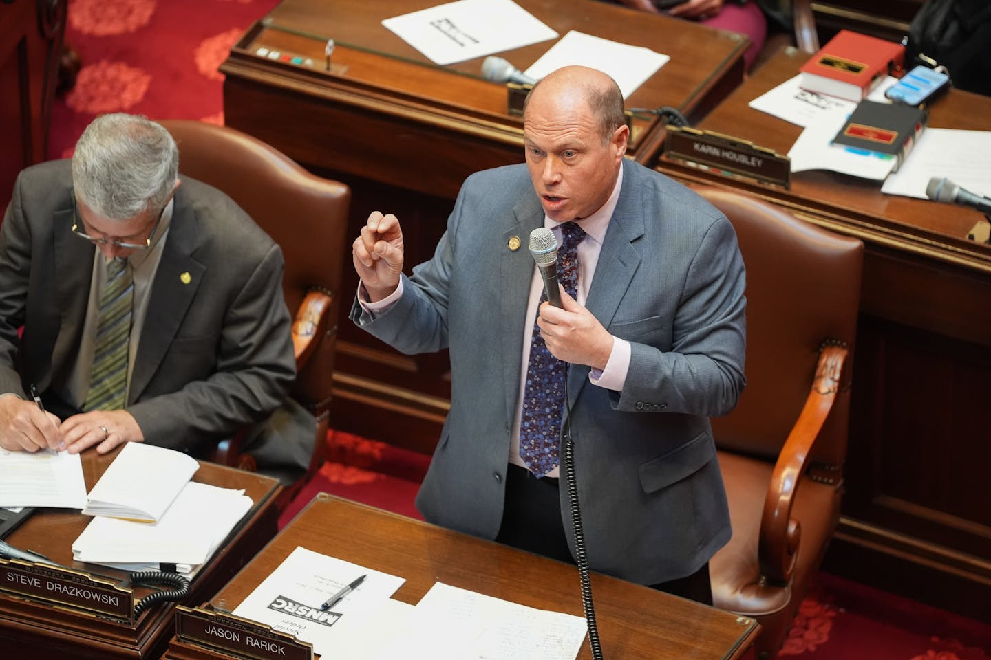 Minnesota lawmakers find fix to help foster kids pay for college