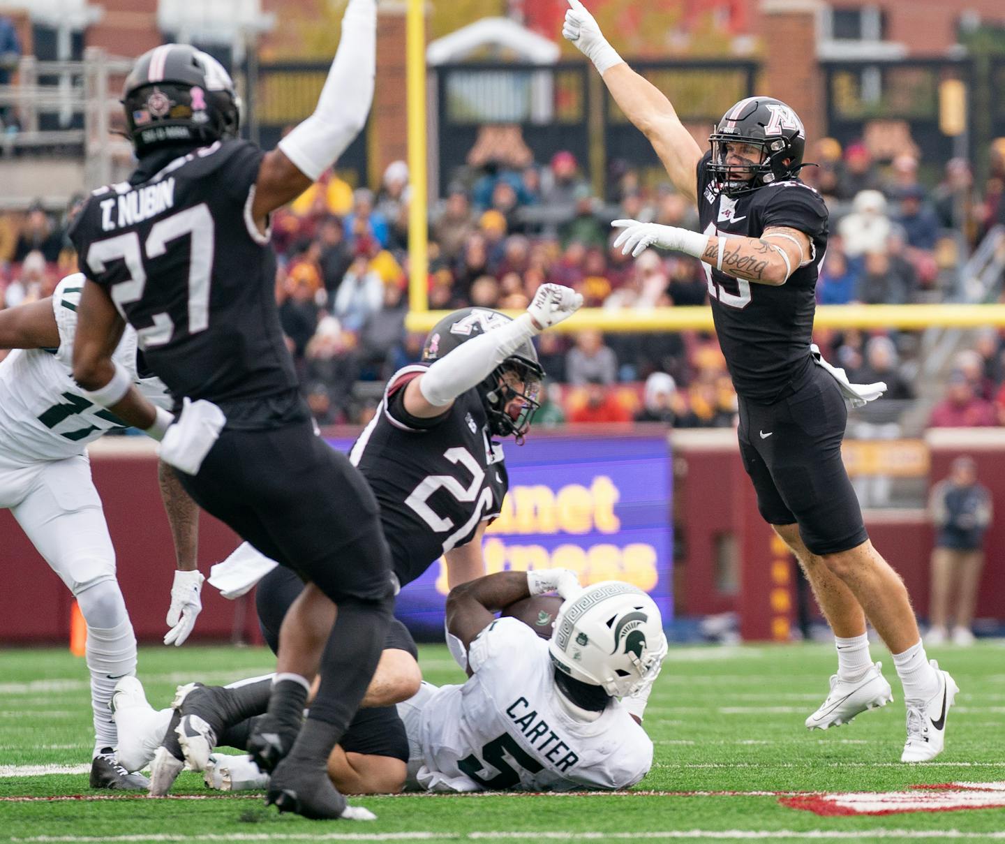 Gophers linebacker Cody Lindenberg finally makes season debut