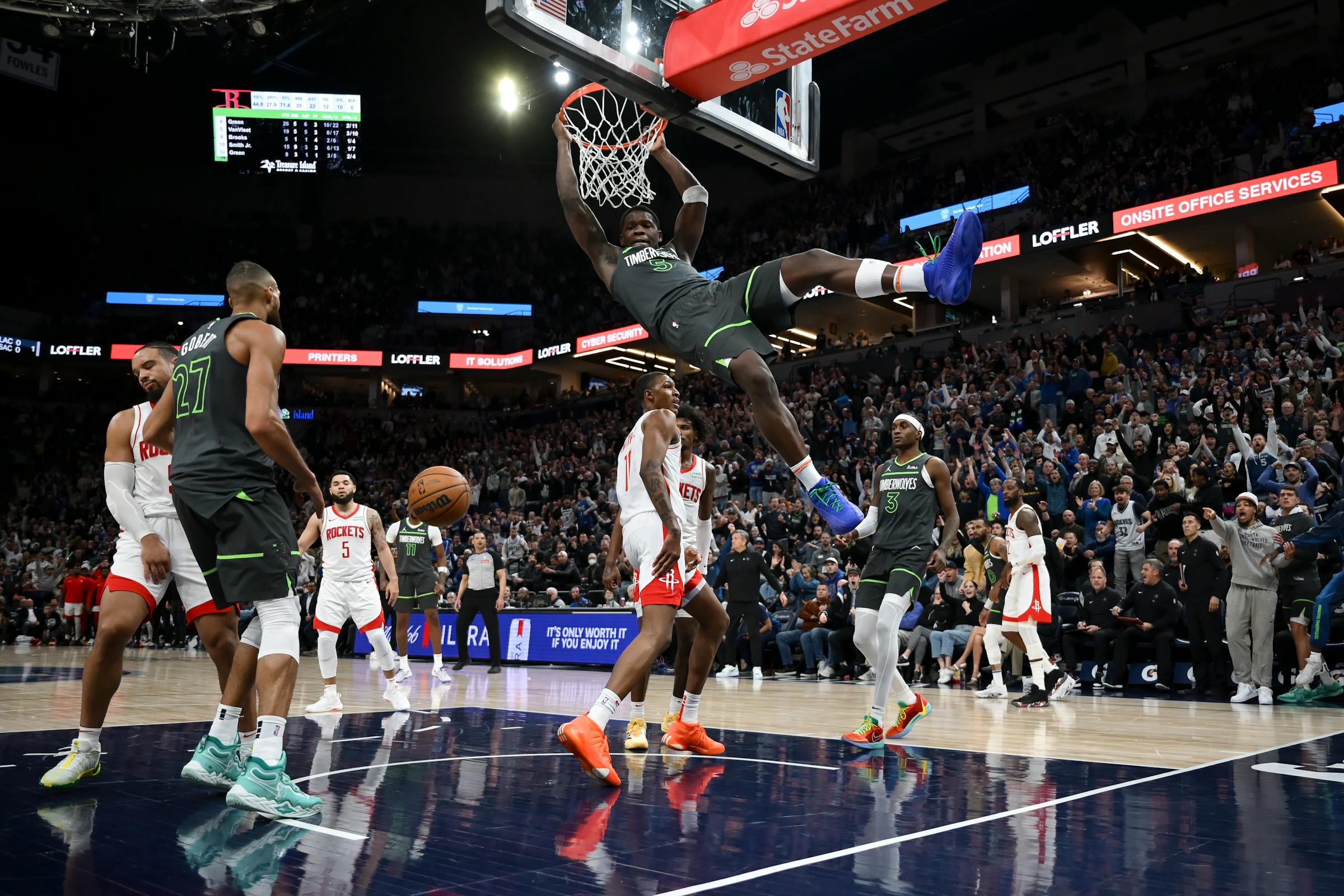 Anthony Edwards' two mammoth dunks cap Timberwolves win over Rockets