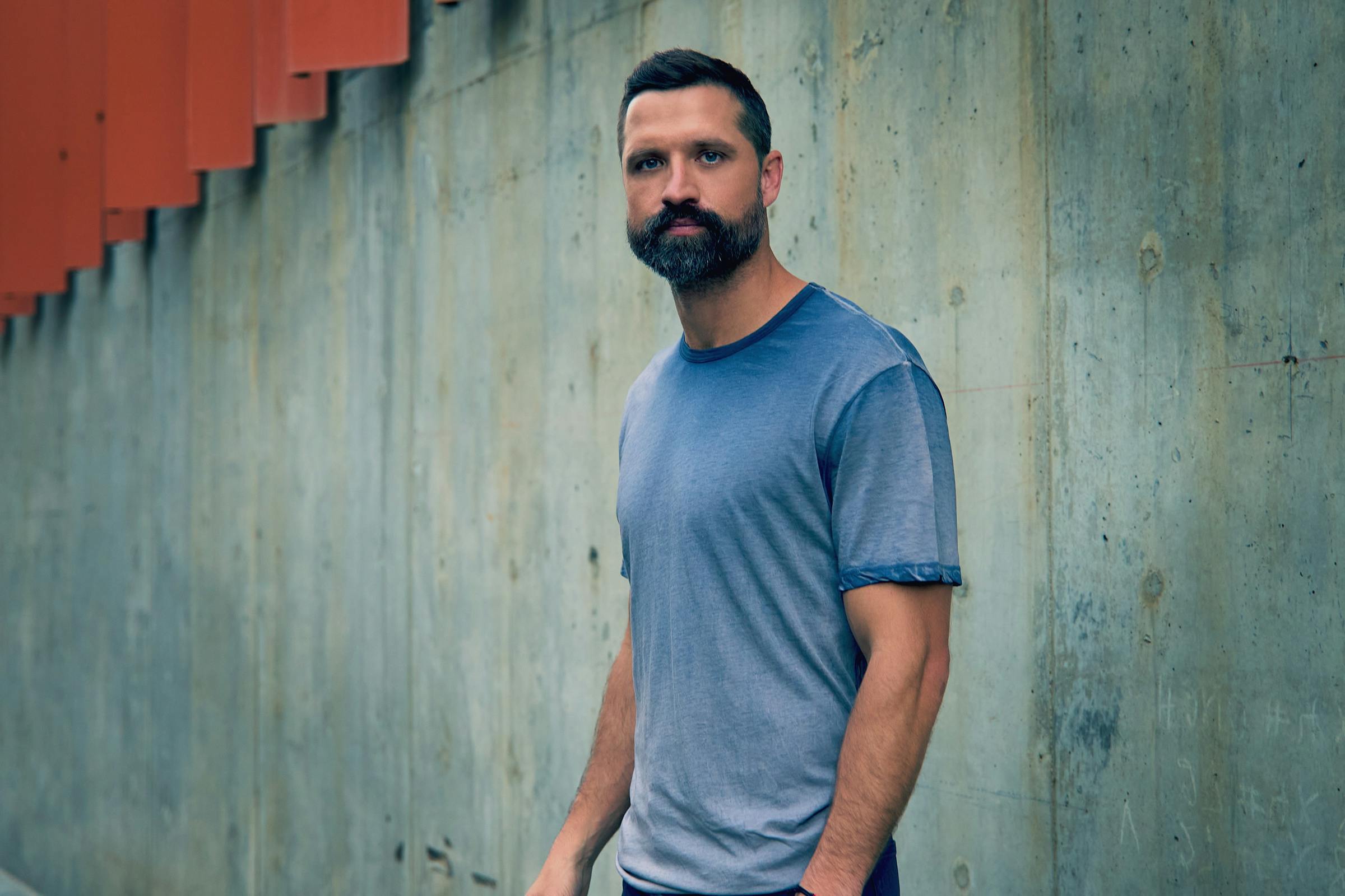 Un-fancy country star Walker Hayes shows his "Fancy Like" dancing and ...