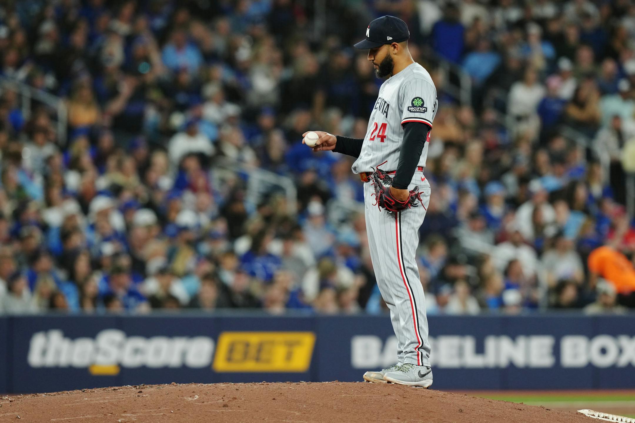 Simeon Woods Richardson sick after Subway, Twins lose to Blue Jays