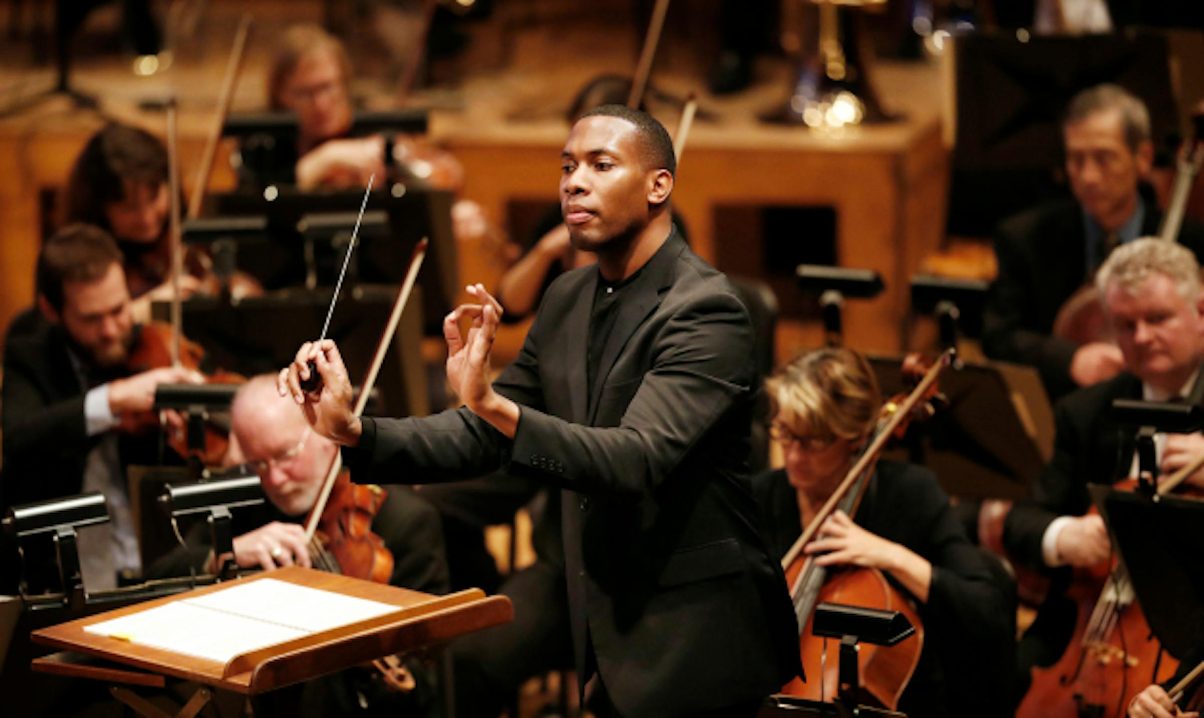 Minnesota Orchestra's Roderick Cox wins top prize for young conductors