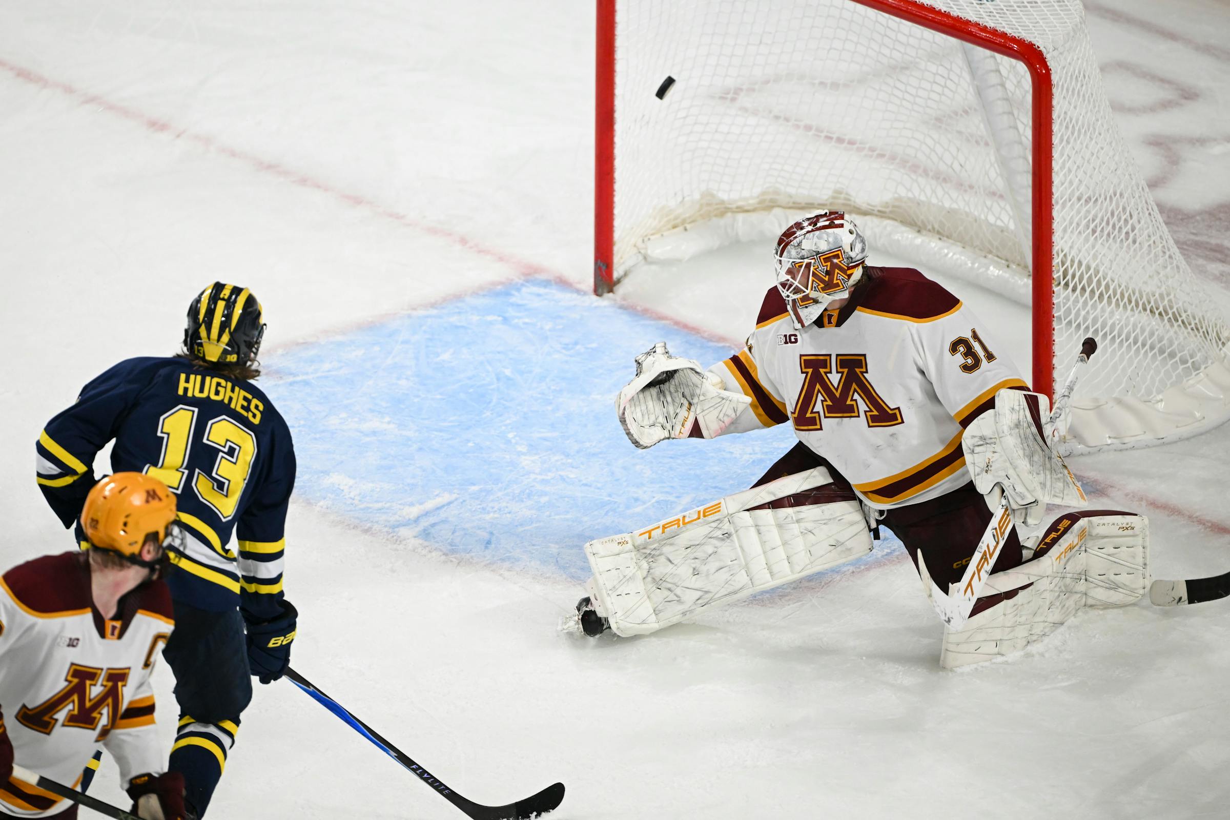 No. 1 Michigan Wolverines rout Minnesota Gophers 5-1