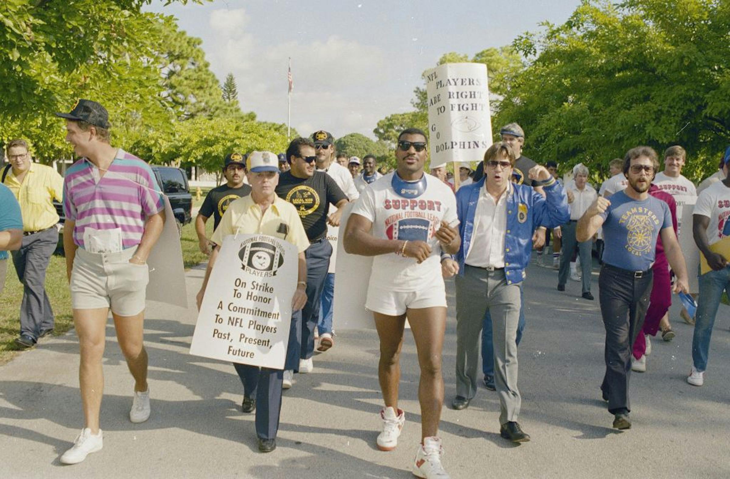 The 1987 NFL strike: Picking at an old Scab