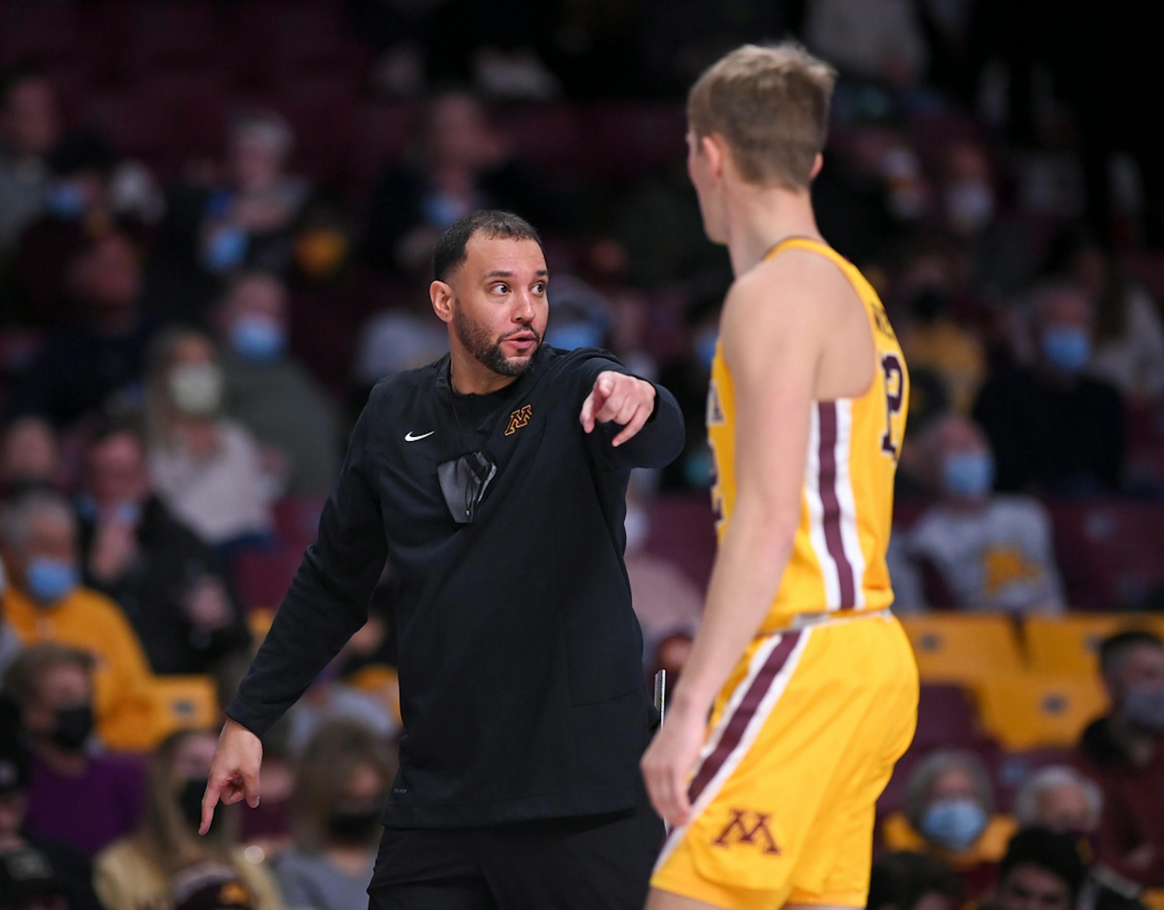 Patrick Reusse on the surprising 8-1 Gophers men's basketball team
