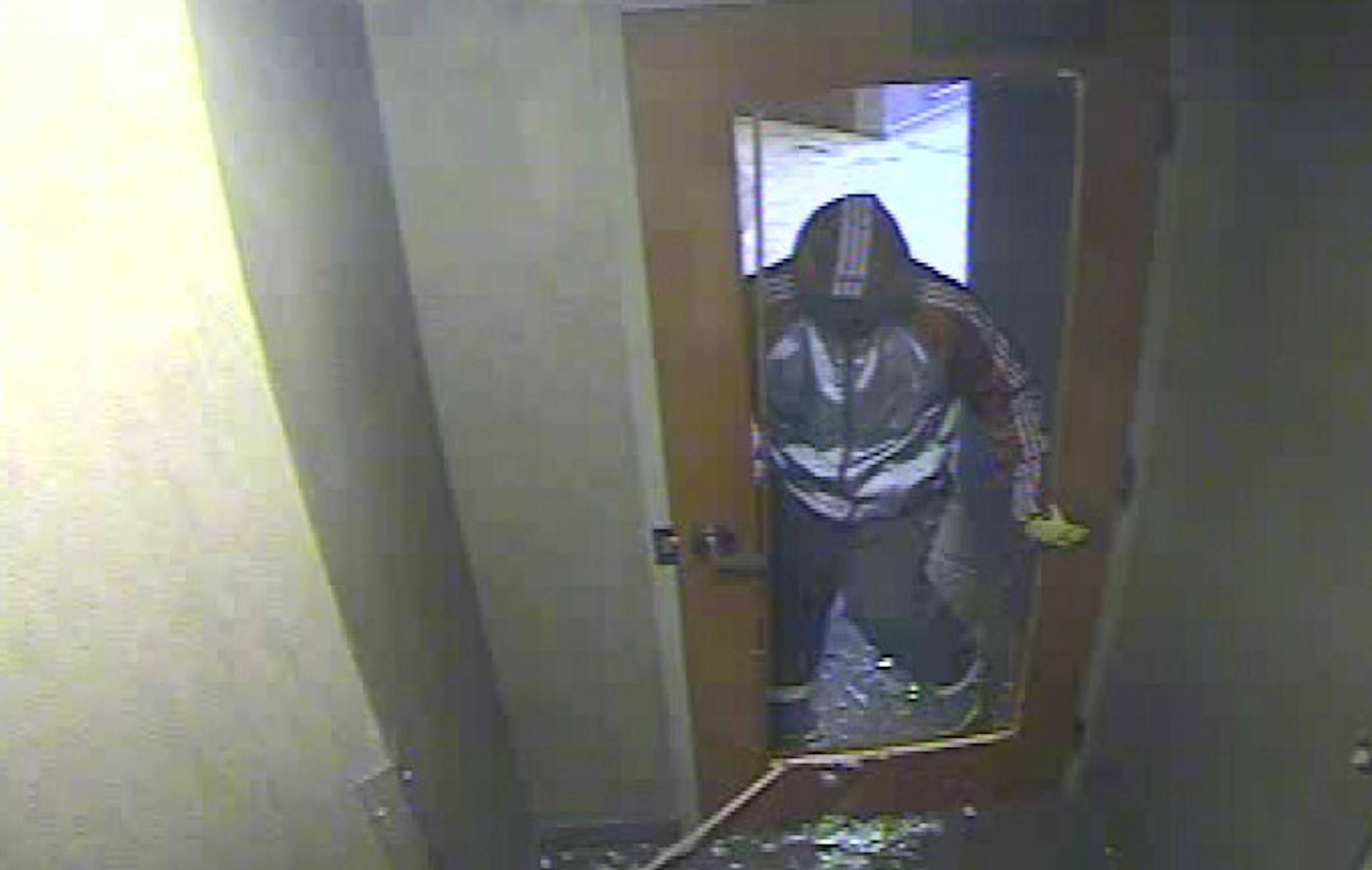 People in bank pushed about, suspect fires gun while fleeing Franklin ...