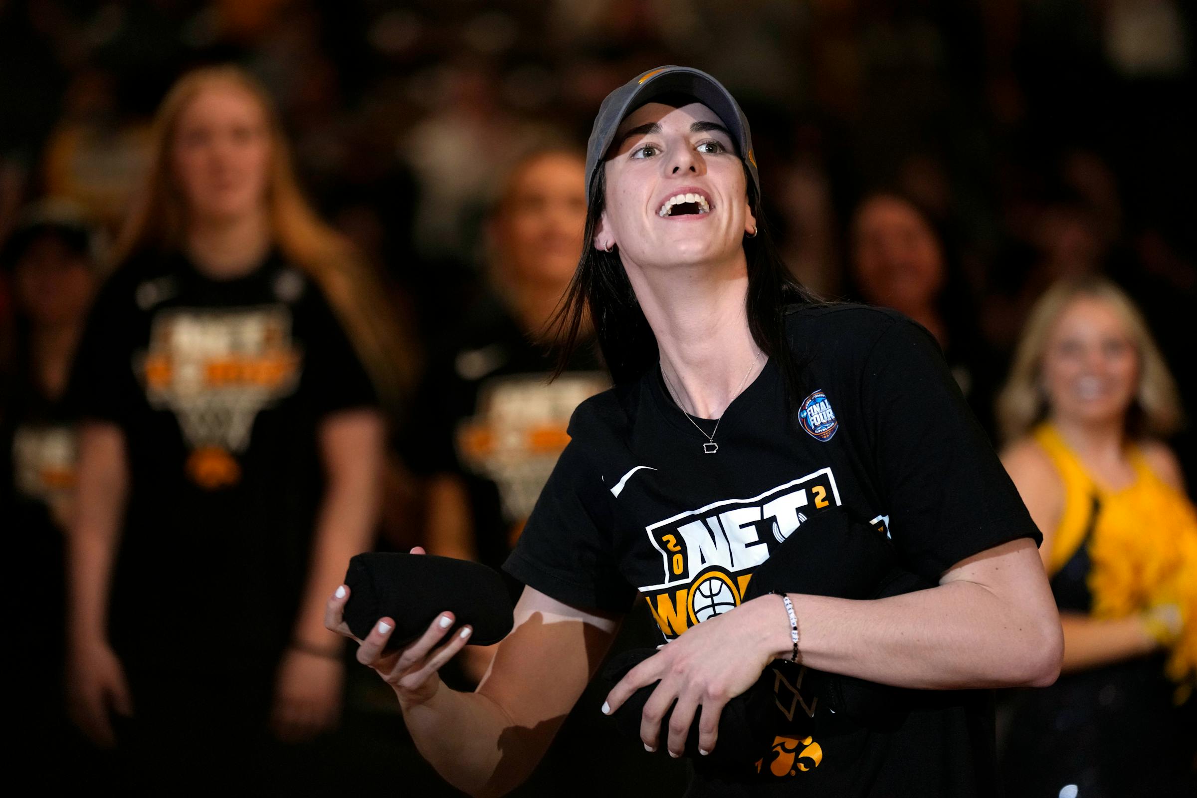 Iowa star Caitlin Clark makes surprise appearance on ‘Saturday Night ...
