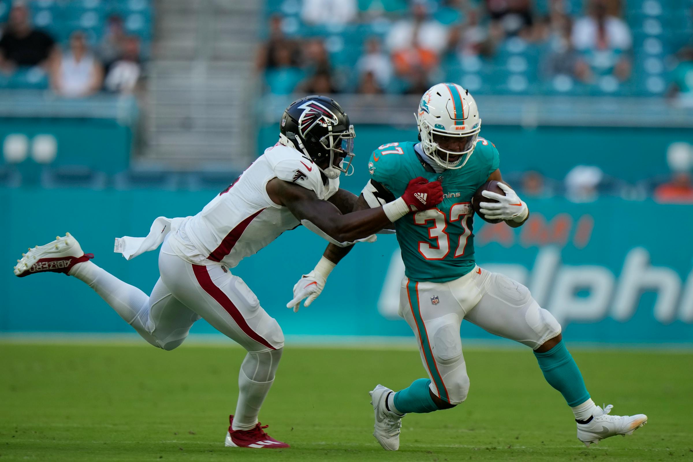 Vikings sign Myles Gaskin and David Quessenberry; waive Jalen Reagor