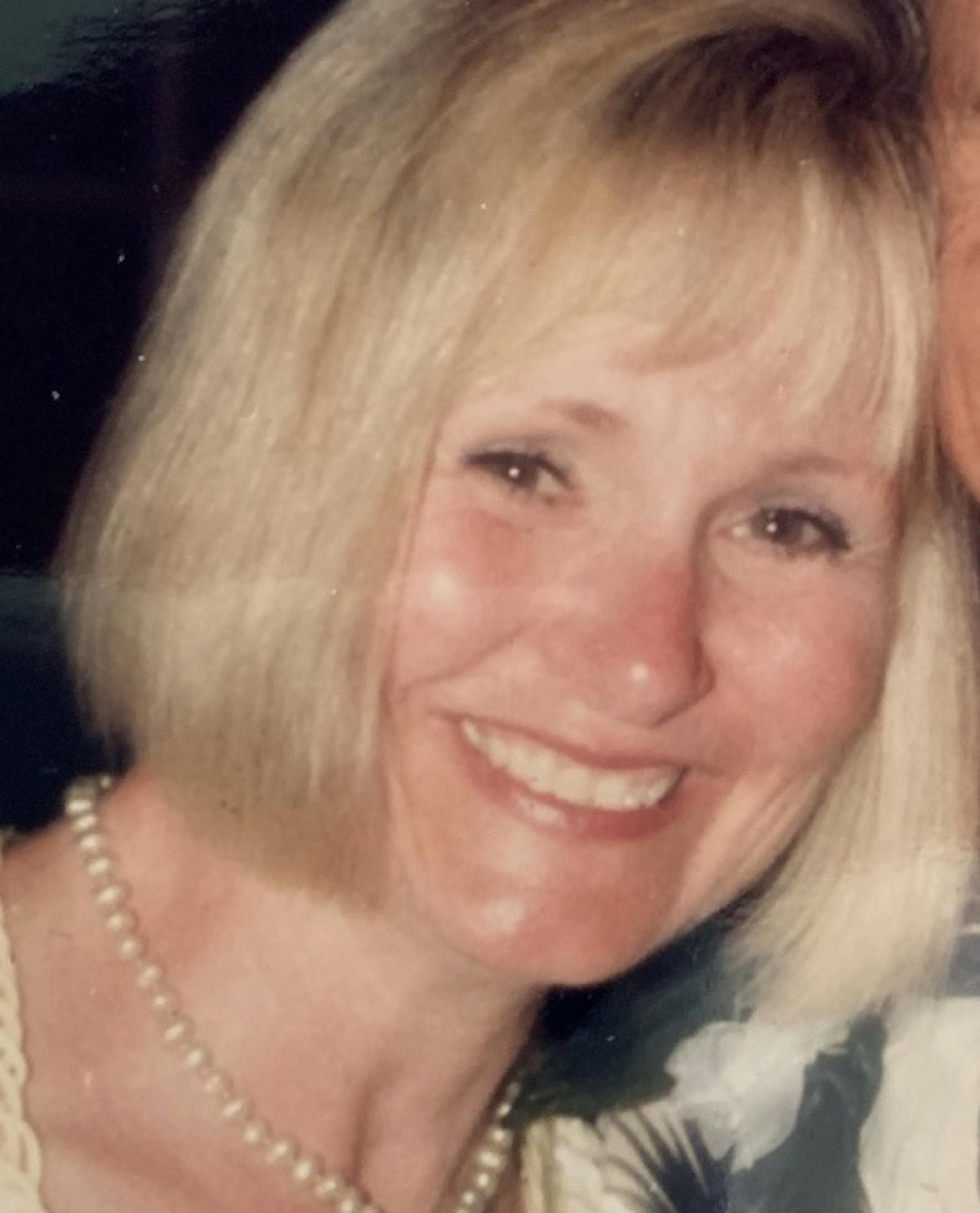 Suzanne Goodwin, gregarious interior designer with flair for fashion ...