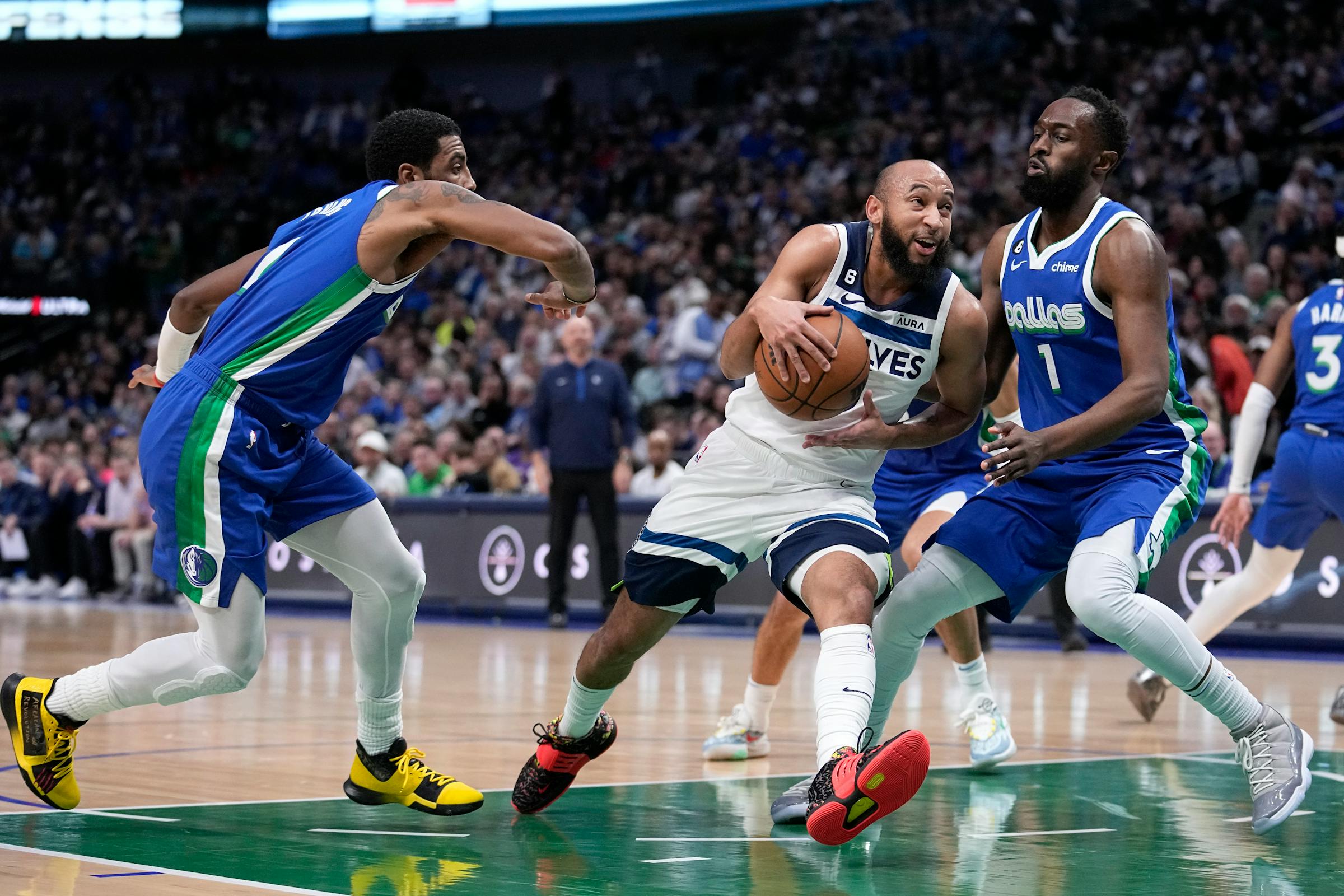 Jordan McLaughlin strives to regain form on his home turf