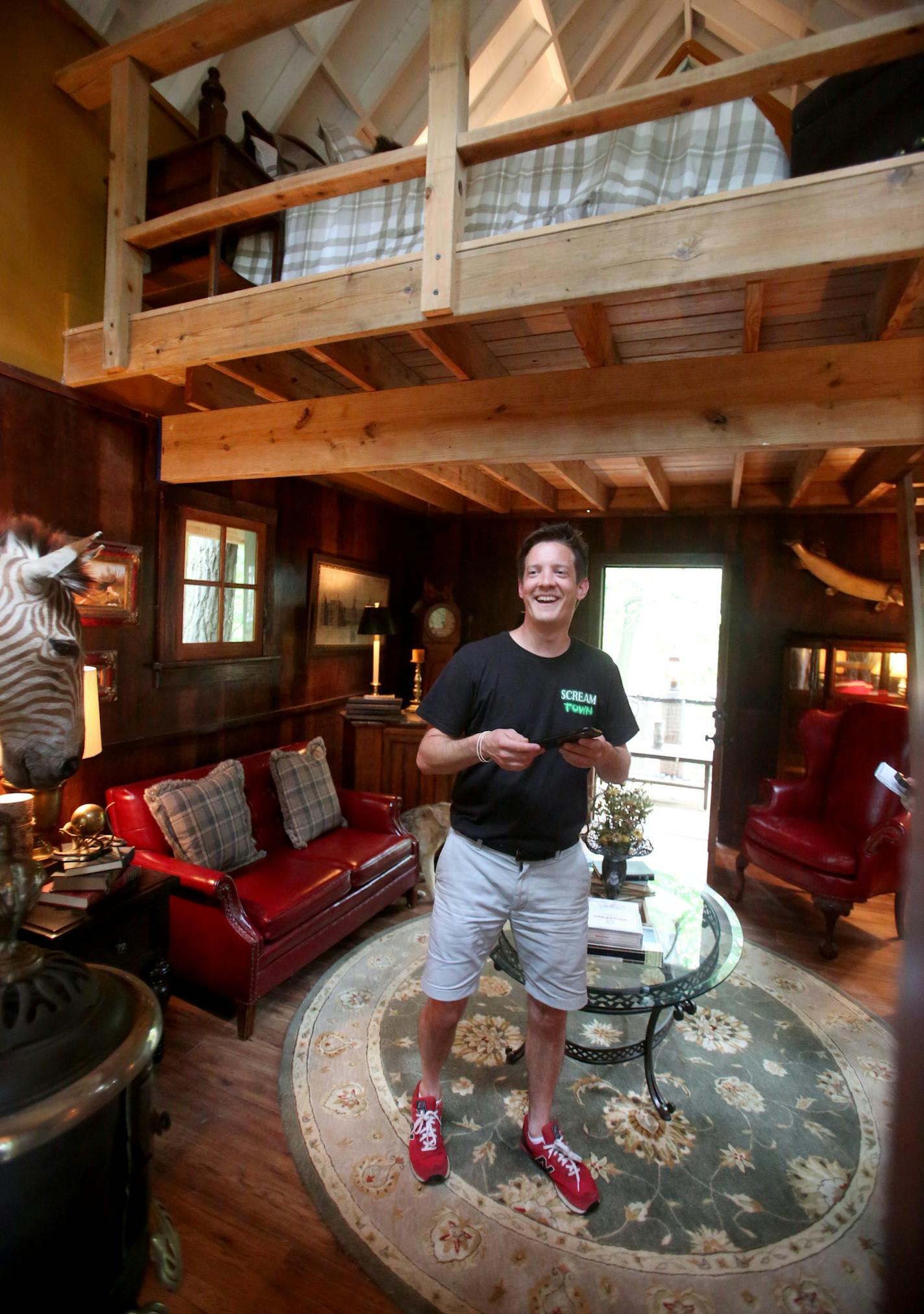 Tricked-out treehouse is ultimate man cave for Minnesota magician
