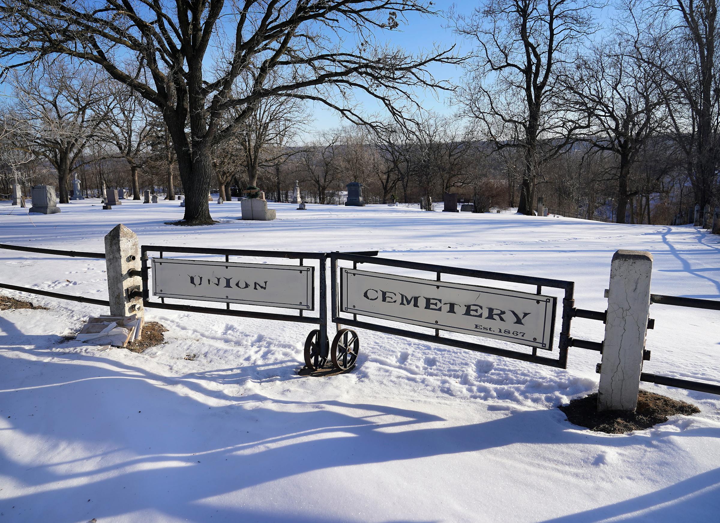 At Inver Grove Heights cemetery, survey of older graves may be key to ...