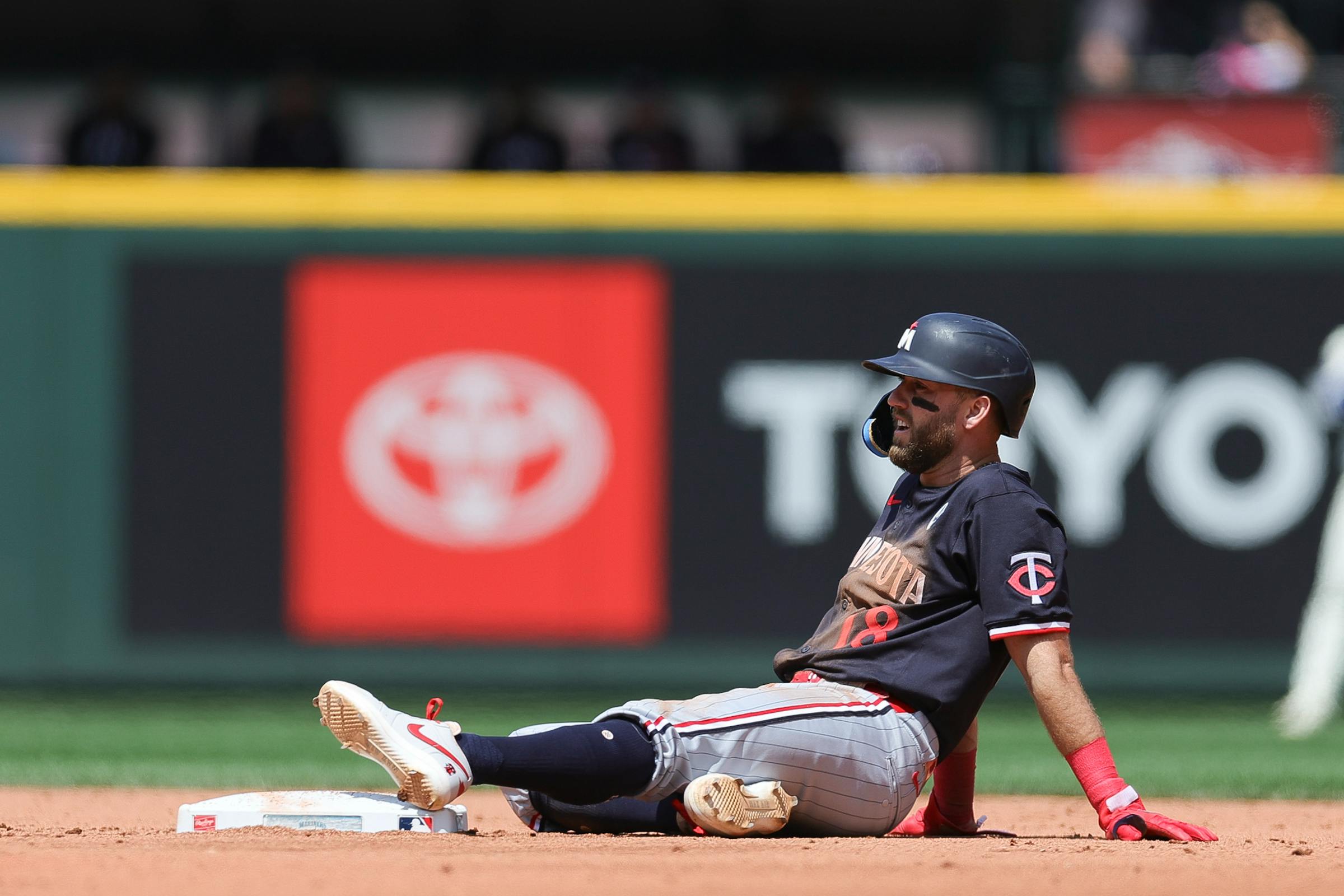 Twins rally in 9th against Seattle, but fall in walkoff