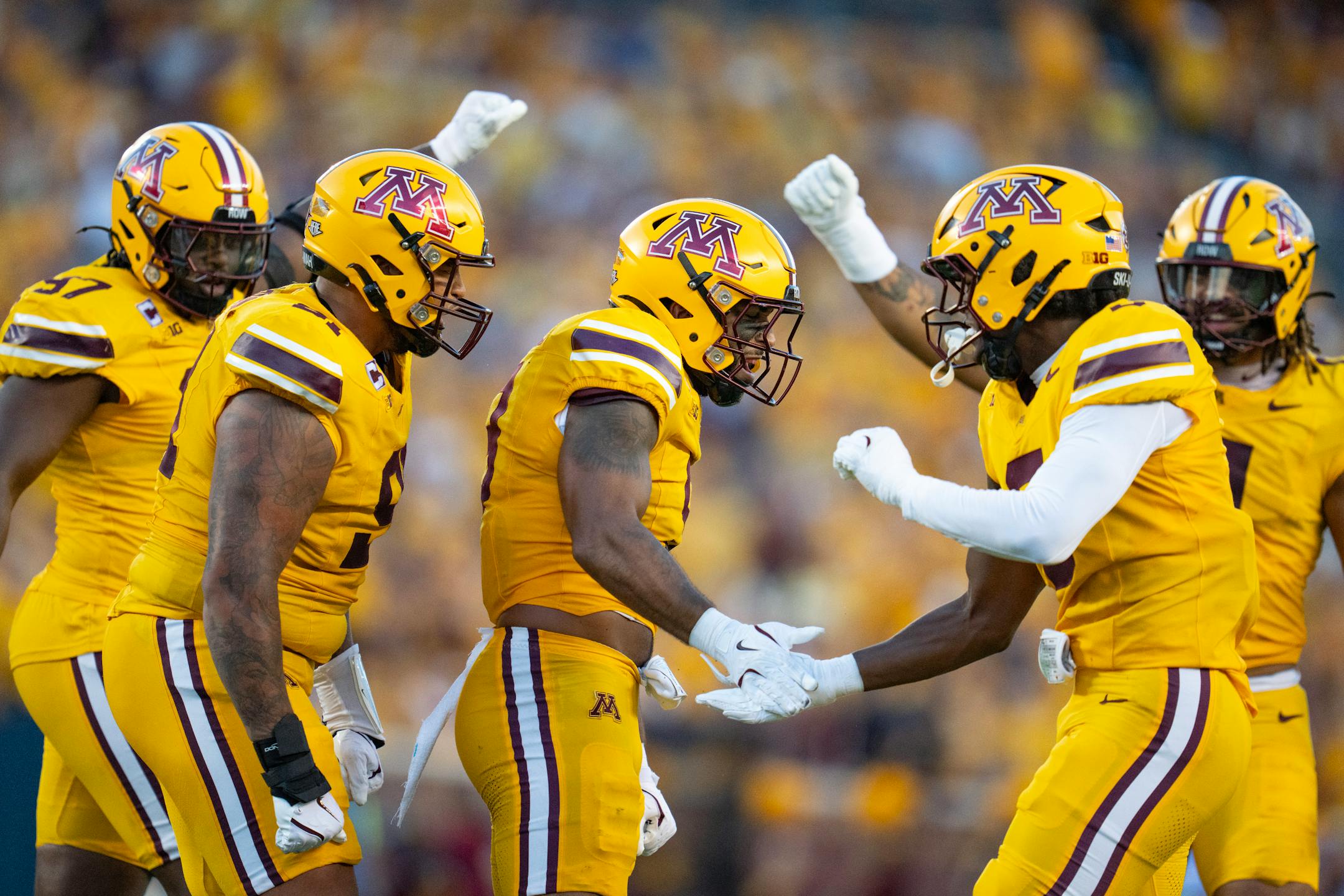 Drake Lindsey, Koi Perich lead MN Gophers to 23-10 win over Buffalo