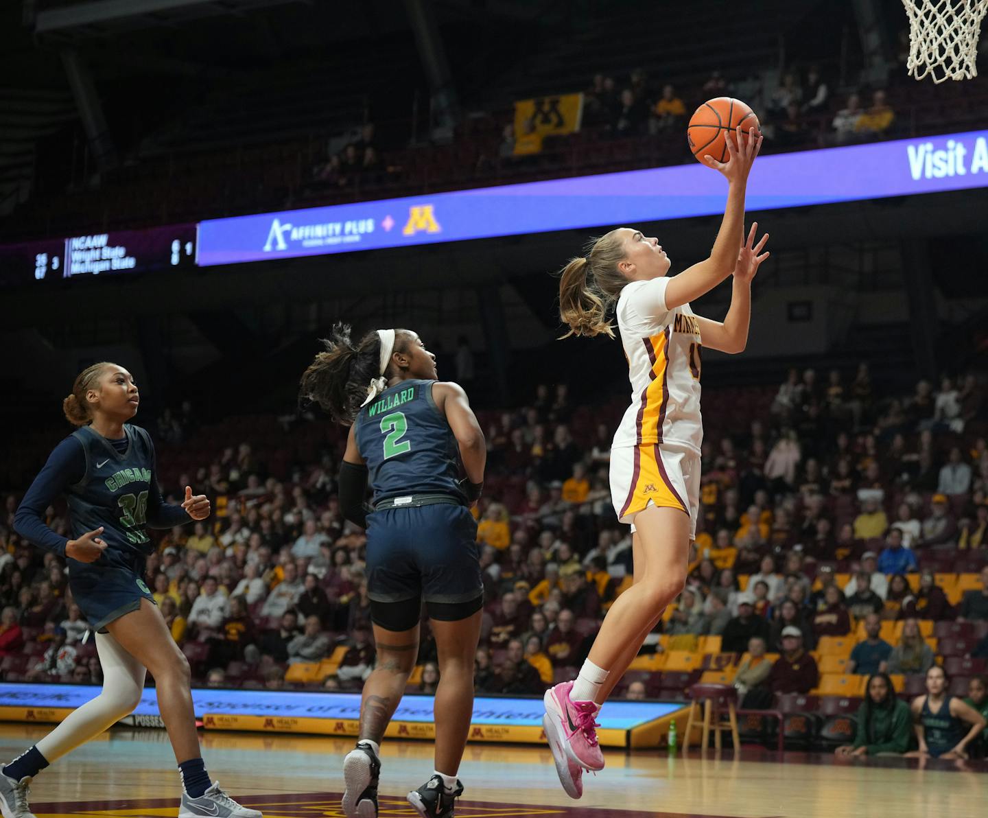 Mara Braun dominates in leading Gophers women to rout of Chicago State