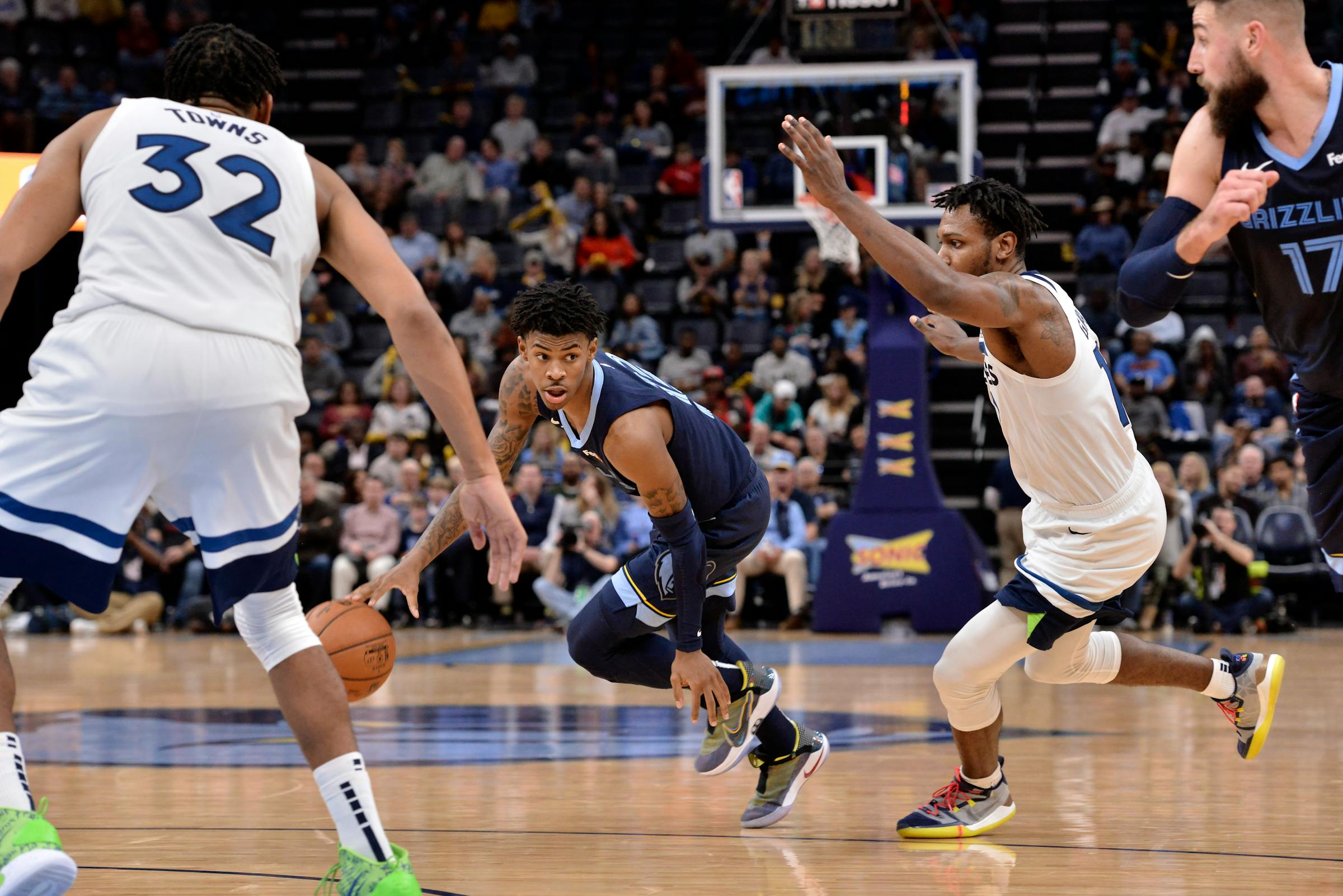 Wolves can't slow down hot-shooting Memphis in 137-121 loss
