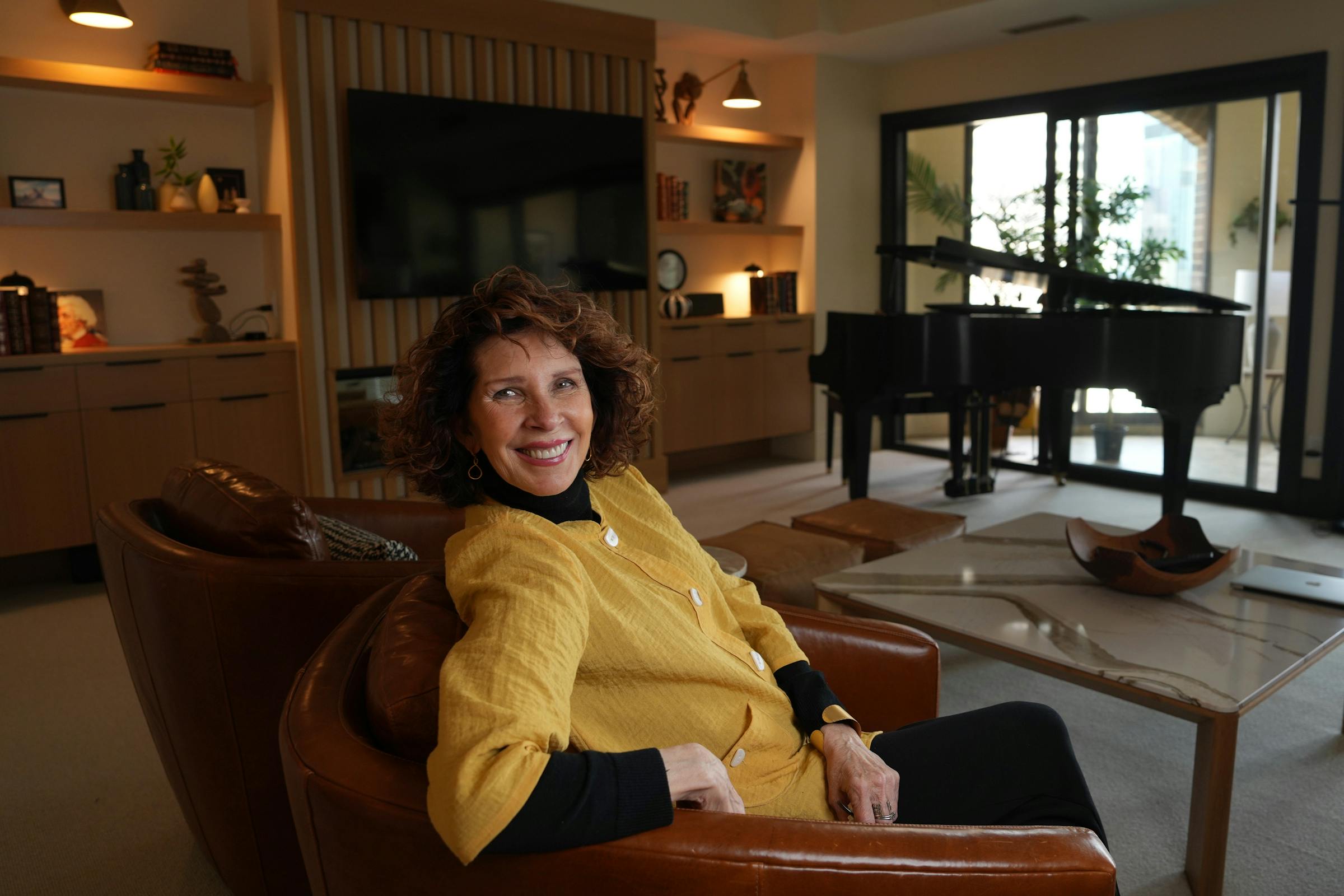 A 1980s Minneapolis condo — in one of the first high-end high-rises ...