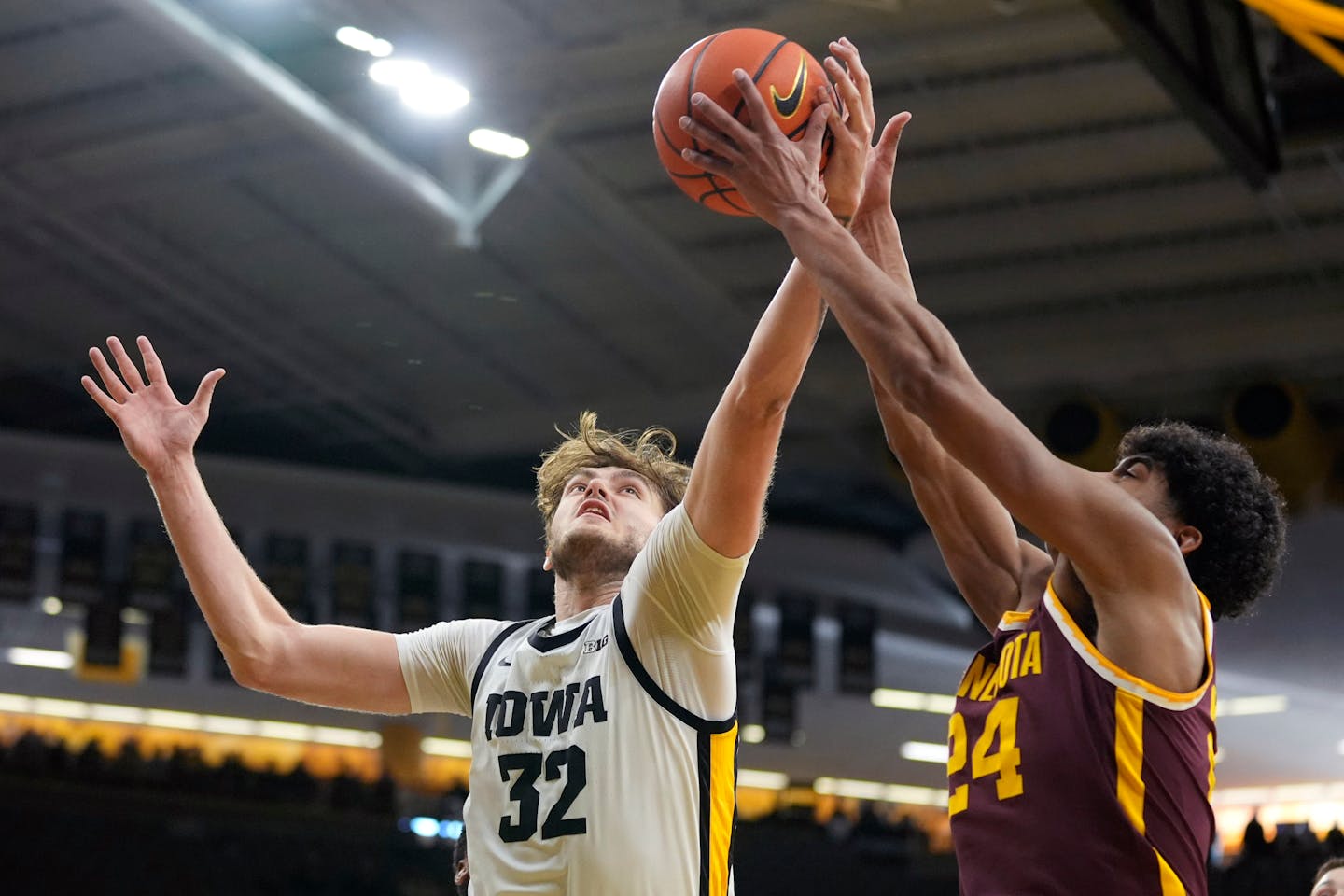 Owen Freeman, Iowa get the best of Cam Christie, Gophers