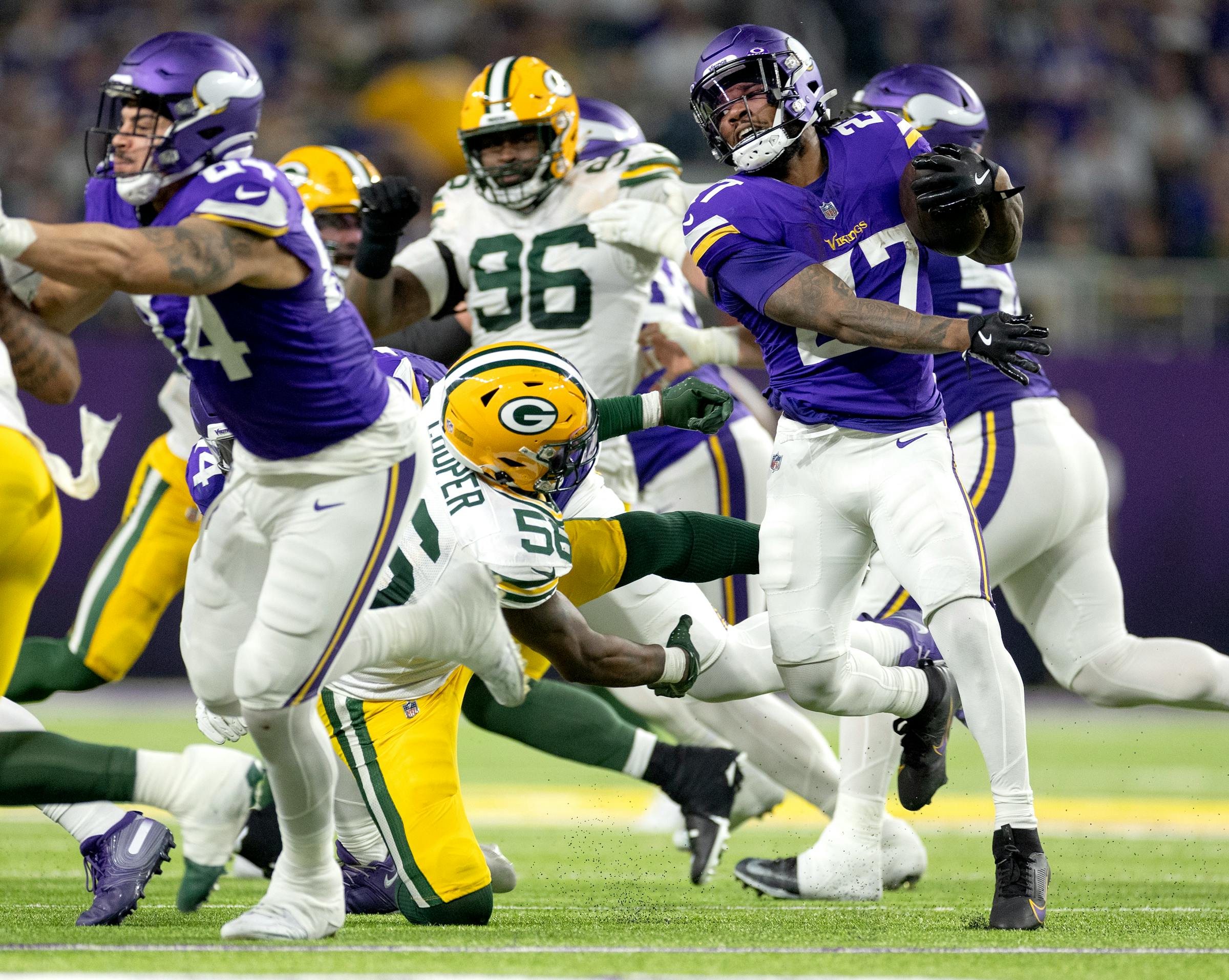 Vikings' Cam Akers, filling in for Aaron Jones, sinks Packers