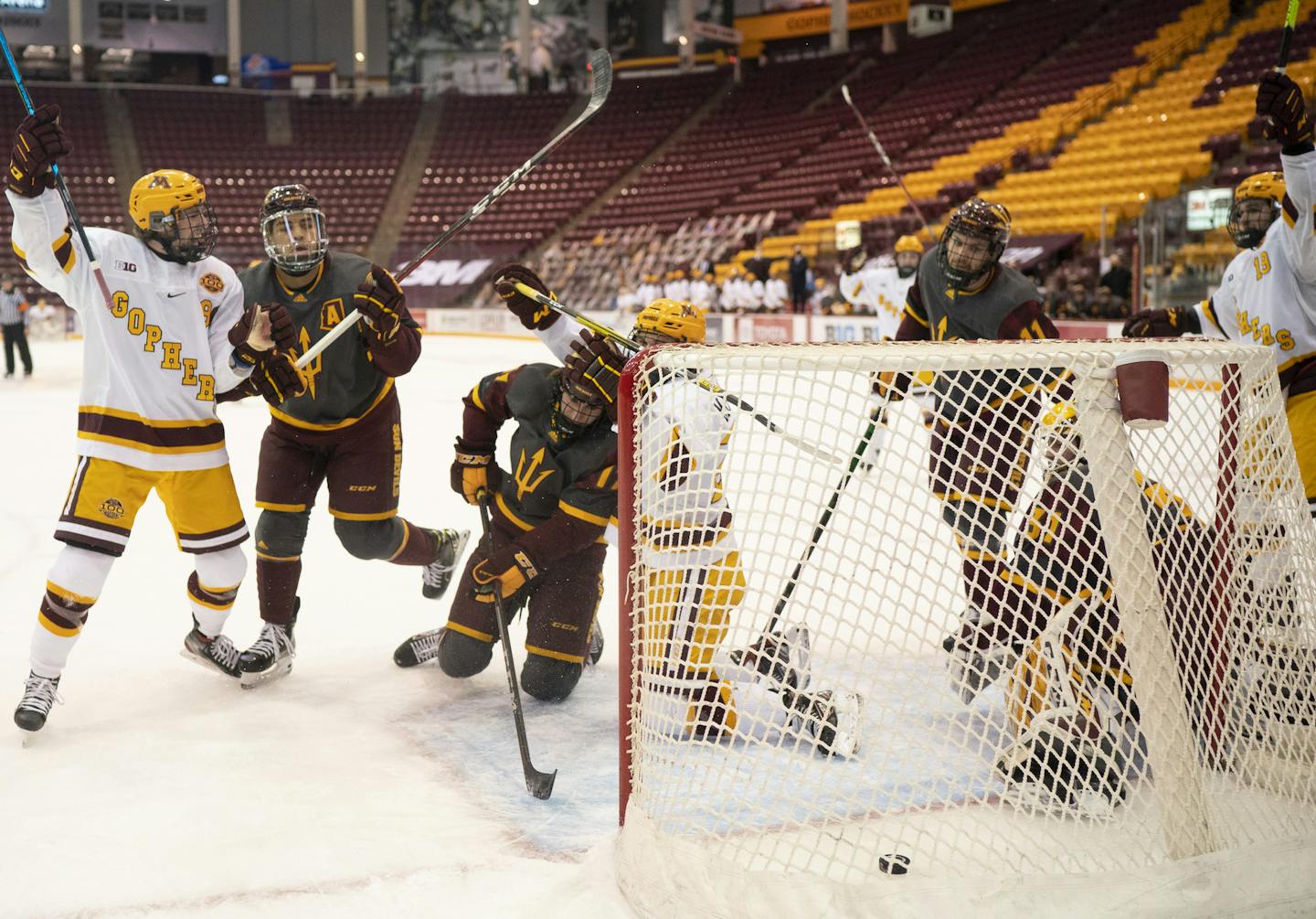 Gophers hockey puts on a show in 10-0 rout over Arizona State