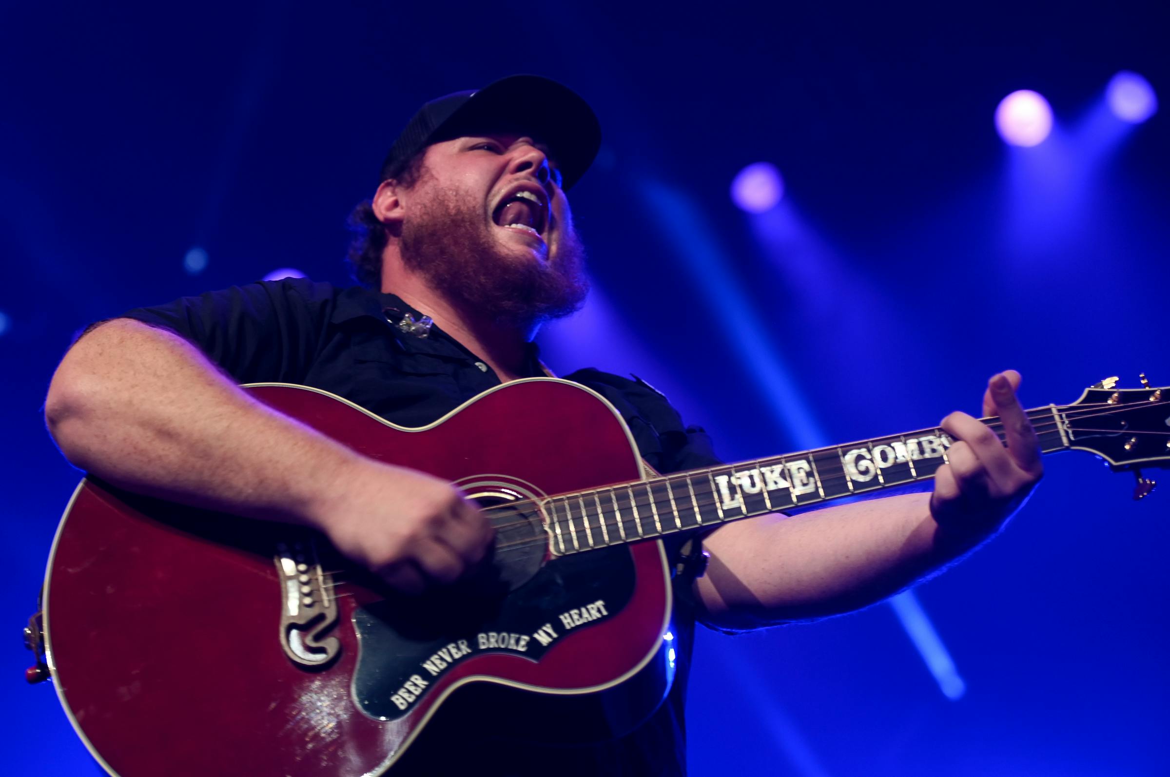 Country superstar Luke Combs is coming to the Vikings stadium, but will ...