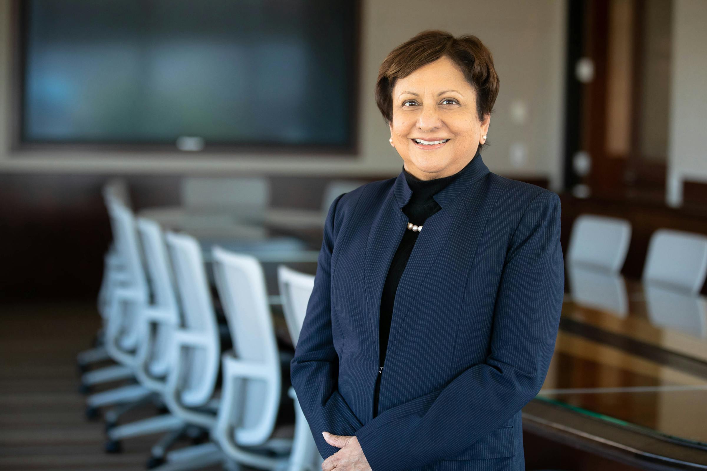 University of Minnesota business school dean apologizes for ...