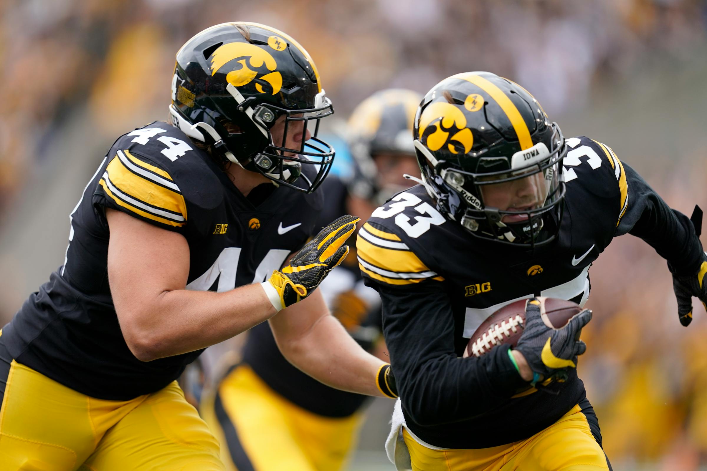 Gophers at Iowa: 3 story lines, 2 key matchups, 1 prediction