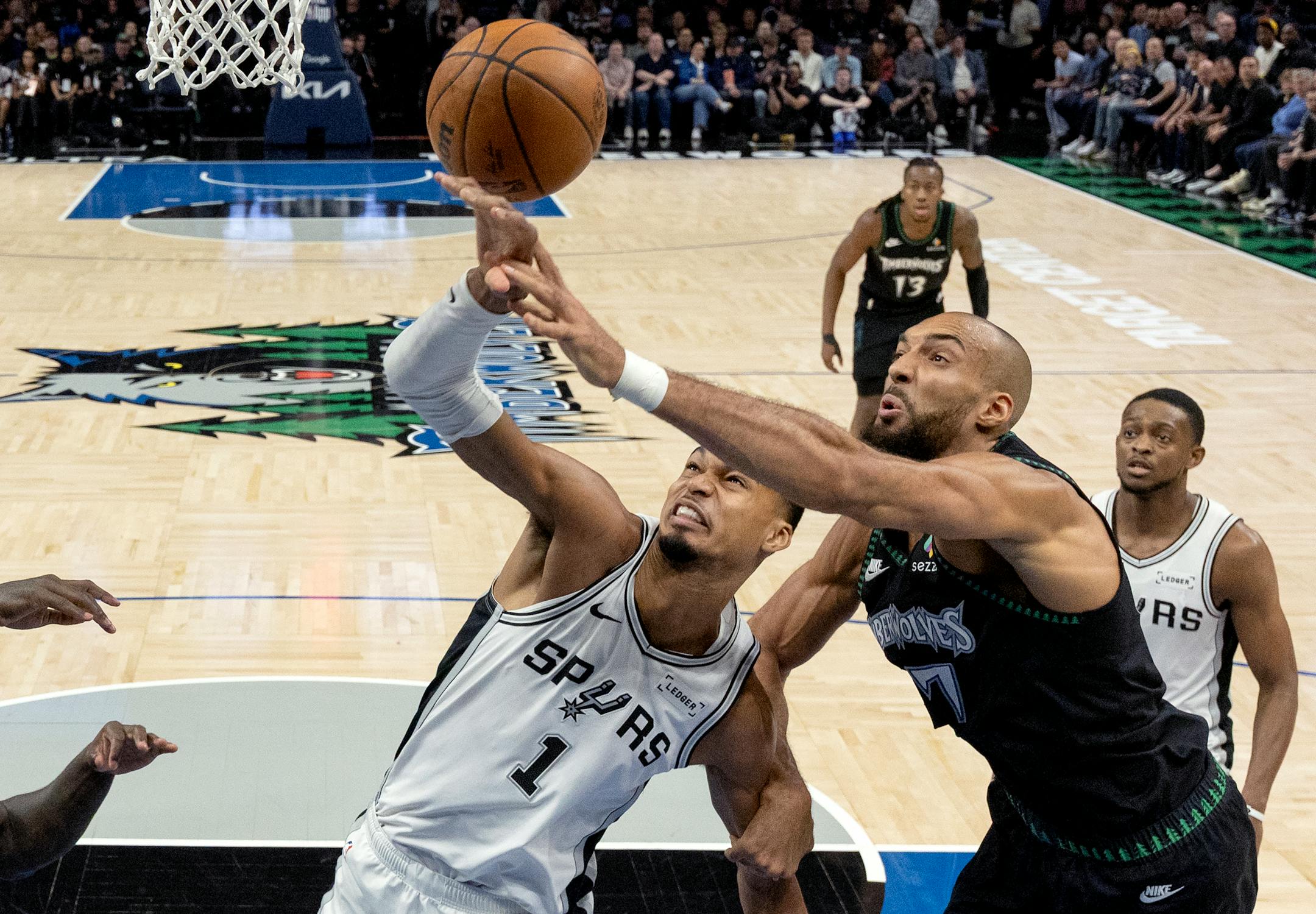 Live: Victor Wembanyama leads Spurs past Timberwolves in Game 3