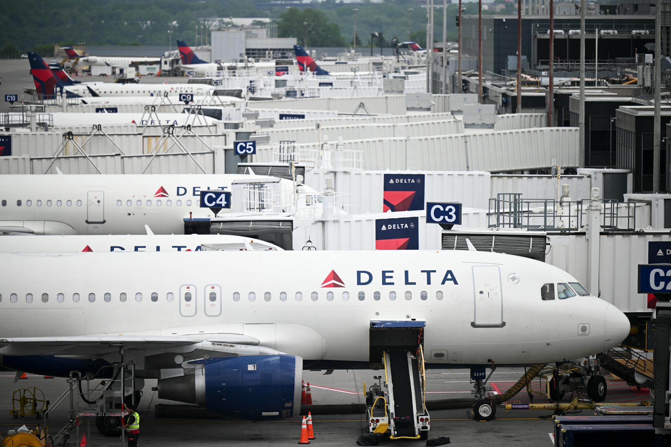 Delta suspends perks for Congress amid federal shutdown