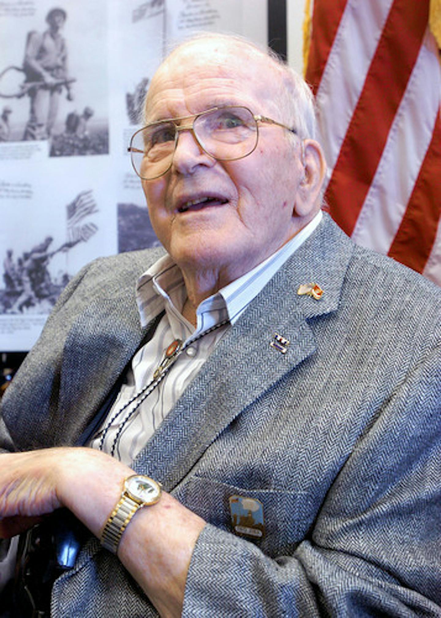Chuck Lindberg, who raised flag at Iwo Jima, dies