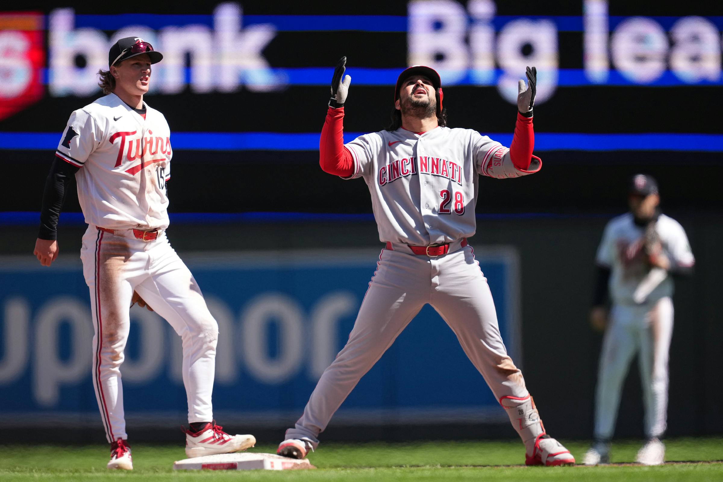 Minnesota Twins offense, bullpen a letdown in loss to Cincinnati Reds