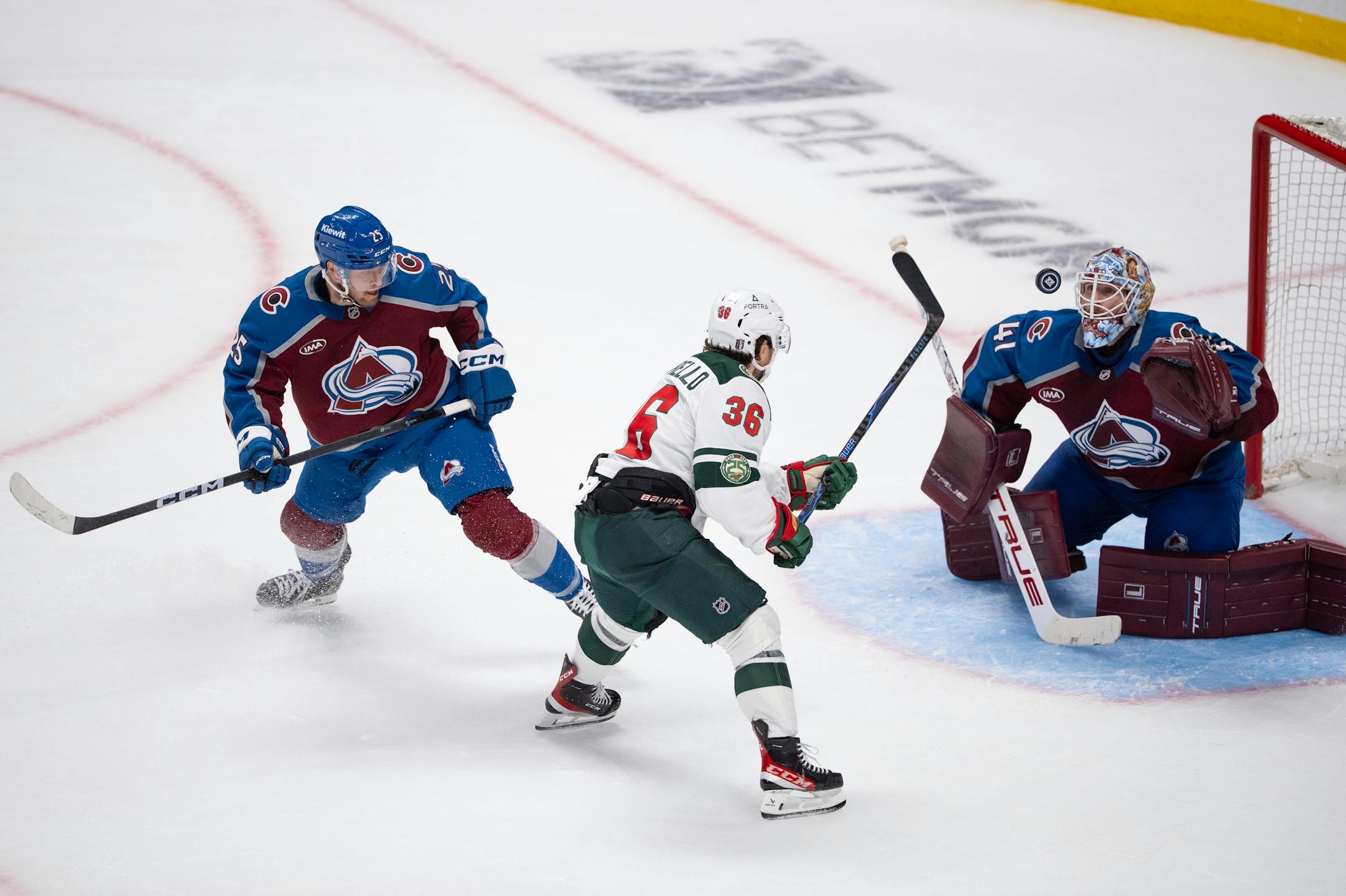 Live: Colorado Avalanche race to 9-6 victory over Wild in Game 1