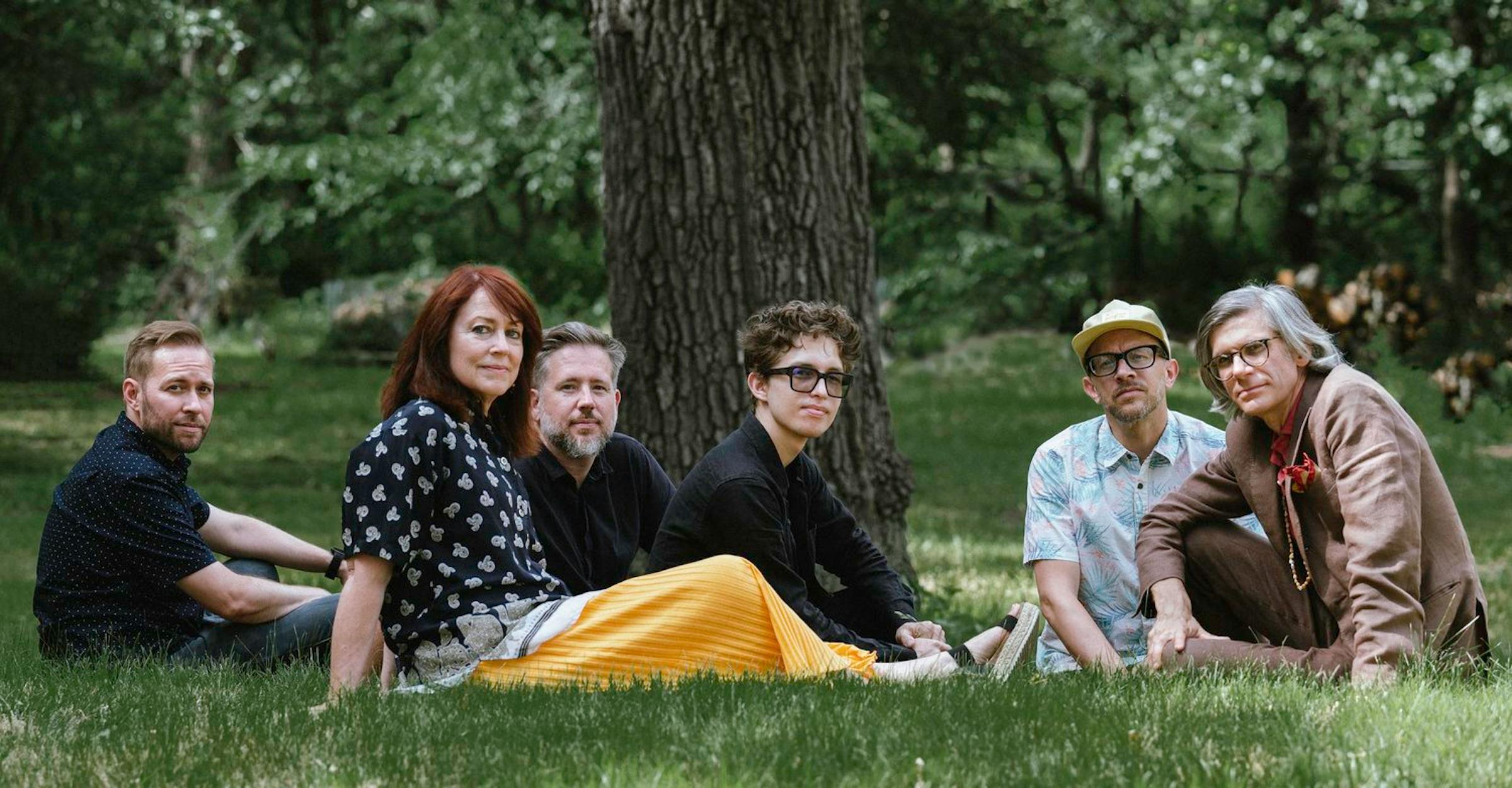 Our Friday Best: Noah Cyrus, 'Othello,' Dylan Hicks and Día de Muertos