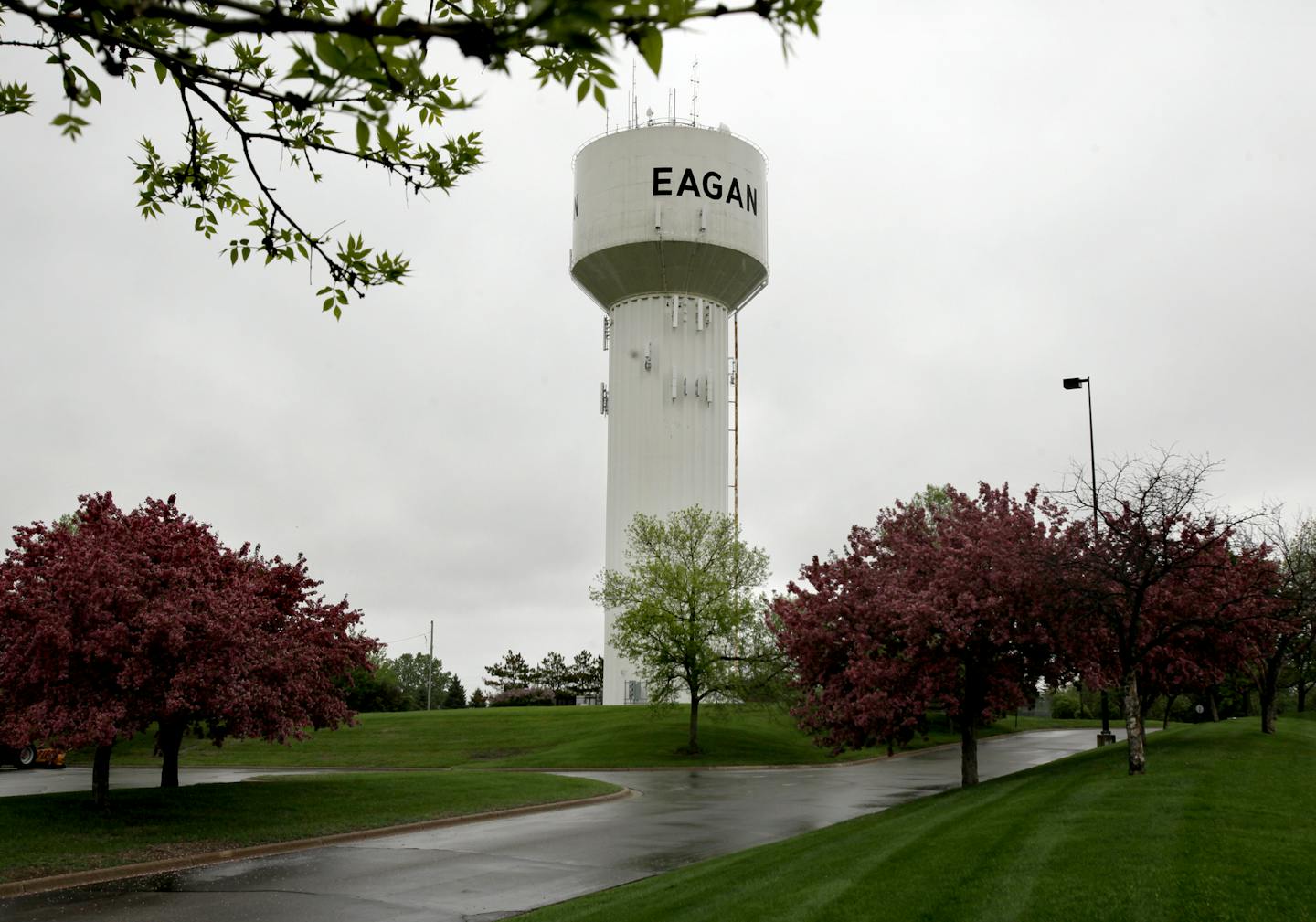 Eagan will say farewell to old water tower