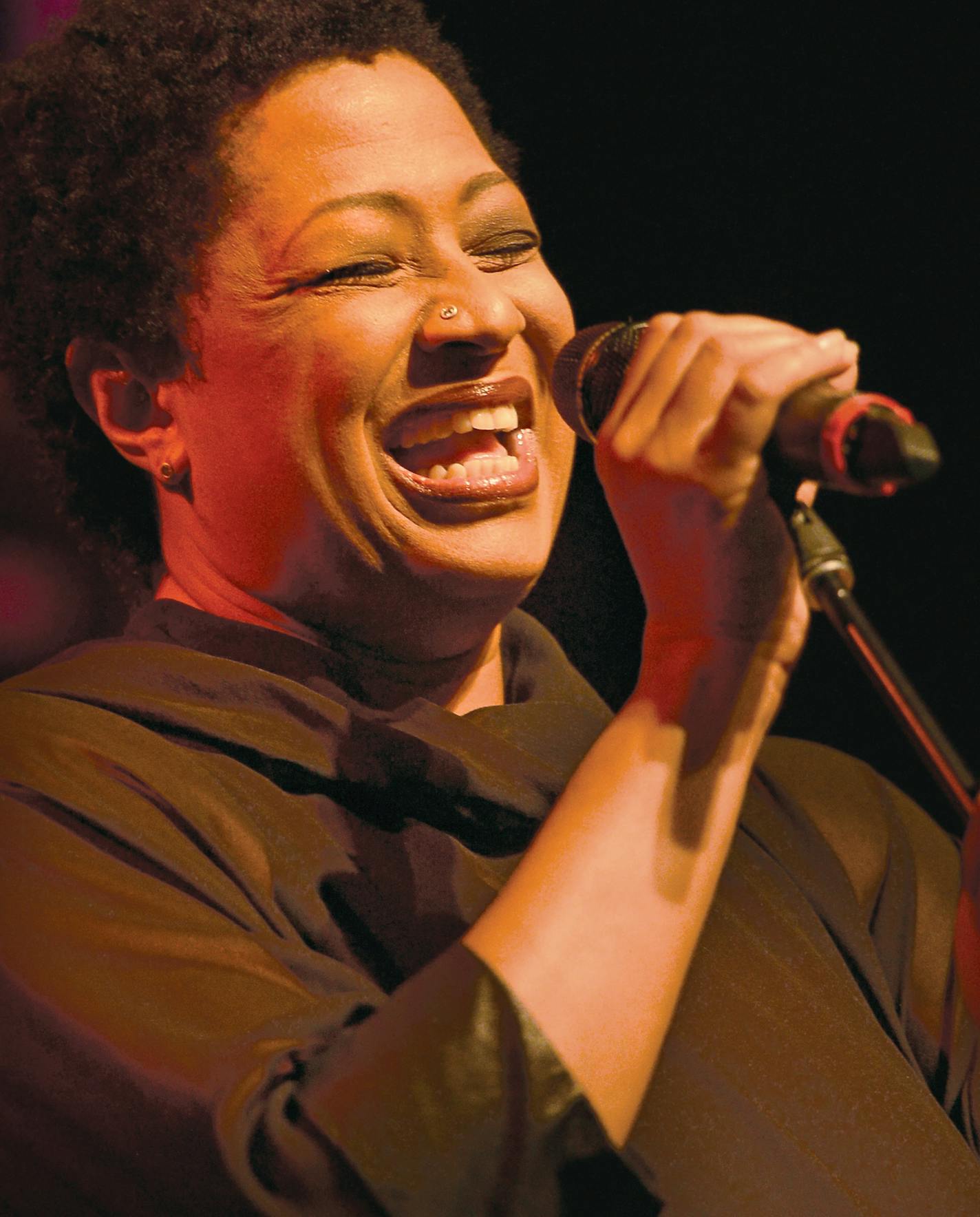 Front and center, it's Lisa Fischer's turn