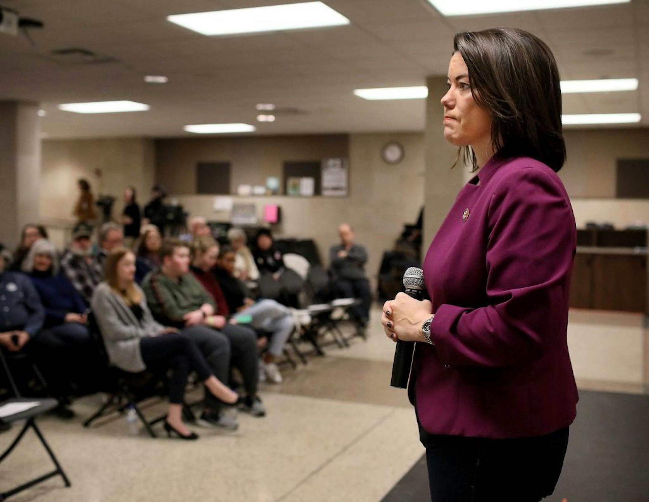 Angie Craig confronts Tom Emmer in heated exchange following fatal ICE ...