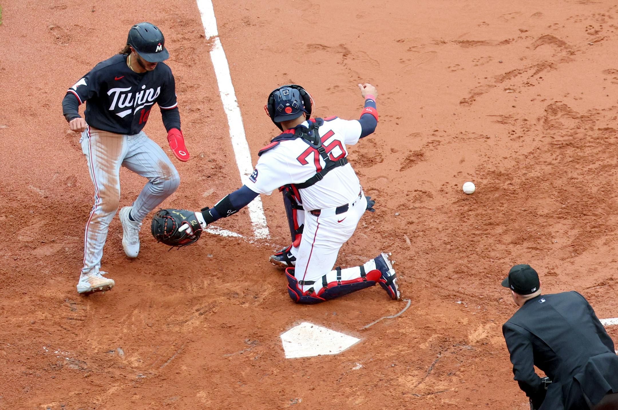 Minnesota Twins beat Red Sox 6-5 for first sweep in Boston since 1994