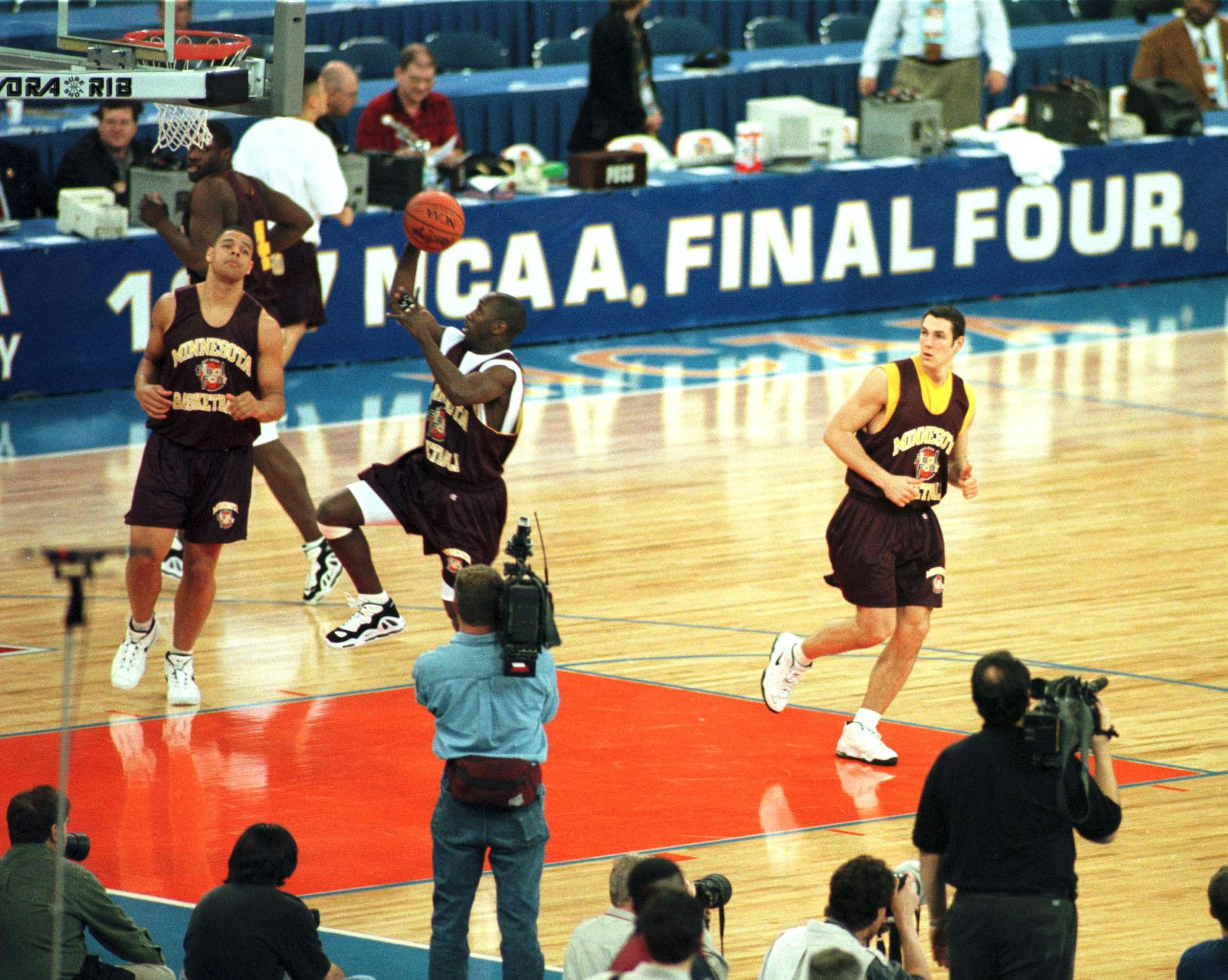 Gophers men's basketball needs to hang 1997 Final Four banner at ...