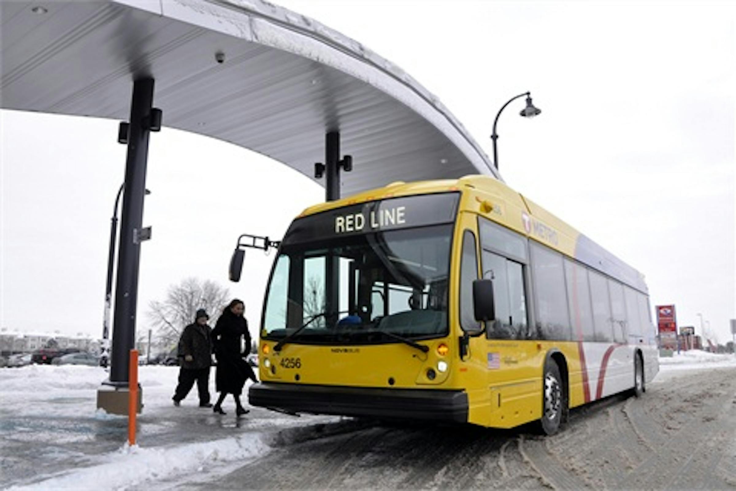 Red Line bus service, which links MOA to south suburbs, to get $15M tune-up