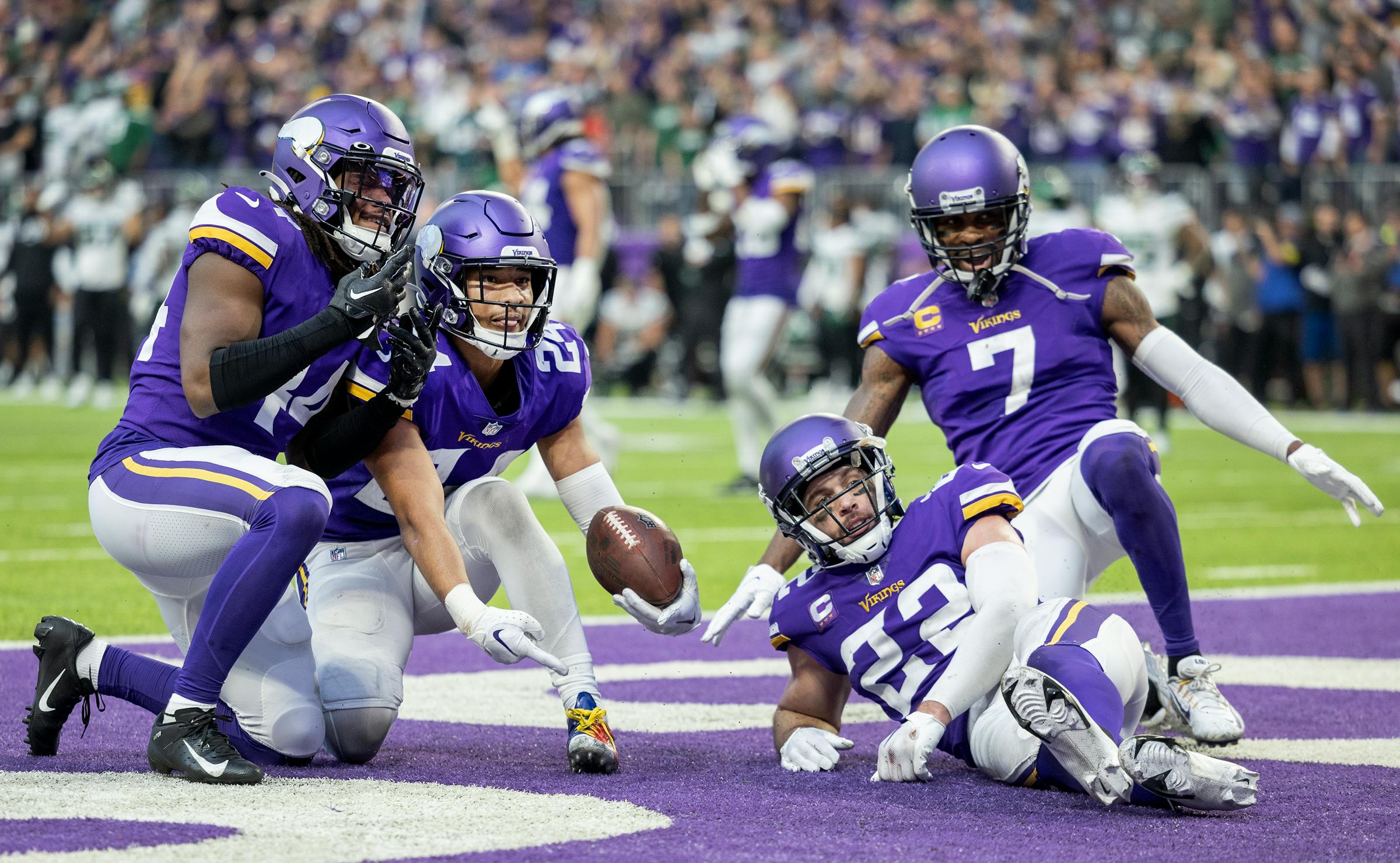Vikings perform more late-minute magic to beat Jets, go 10-2
