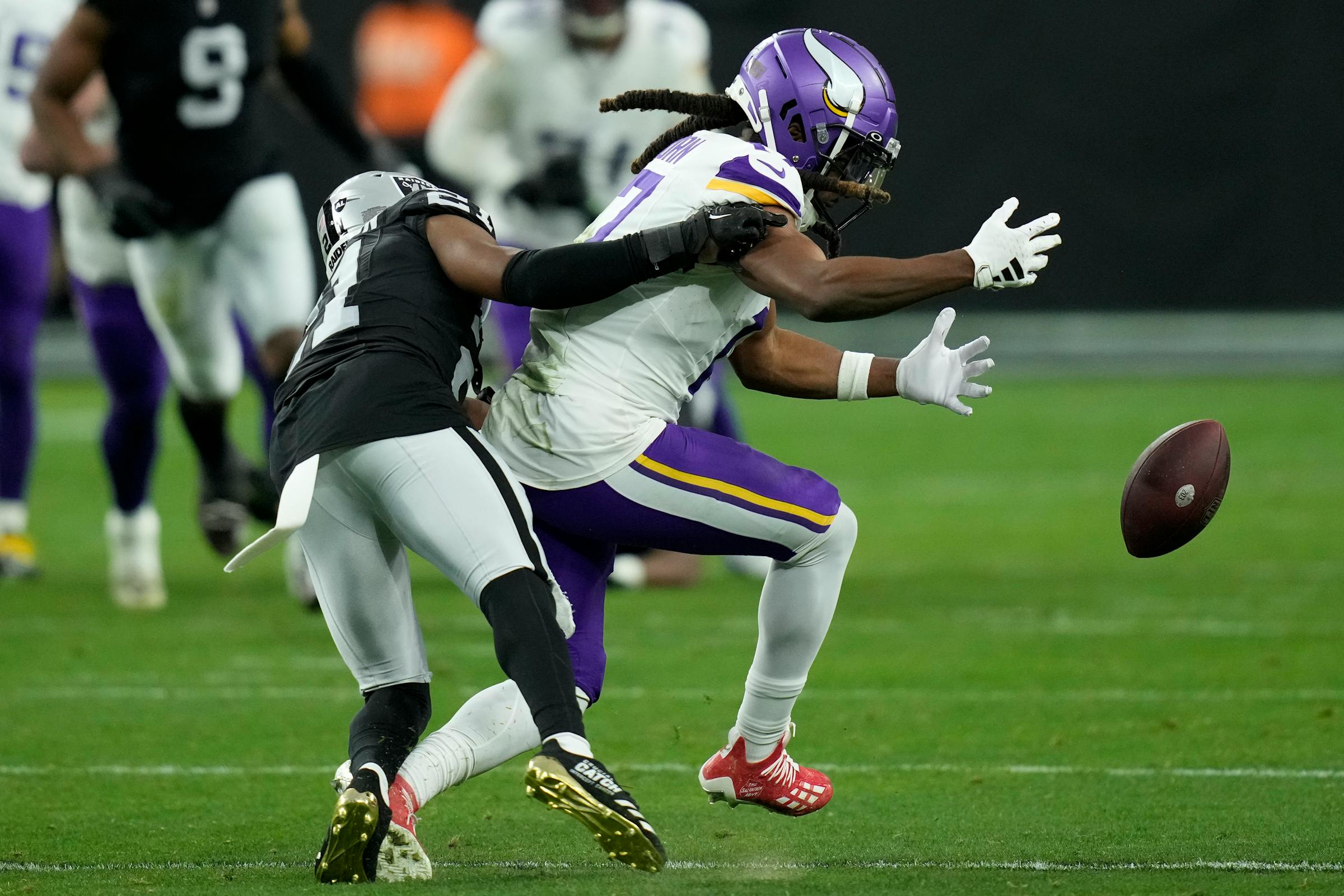 Vikings lead the NFL in dropped passes, with three players doing most ...
