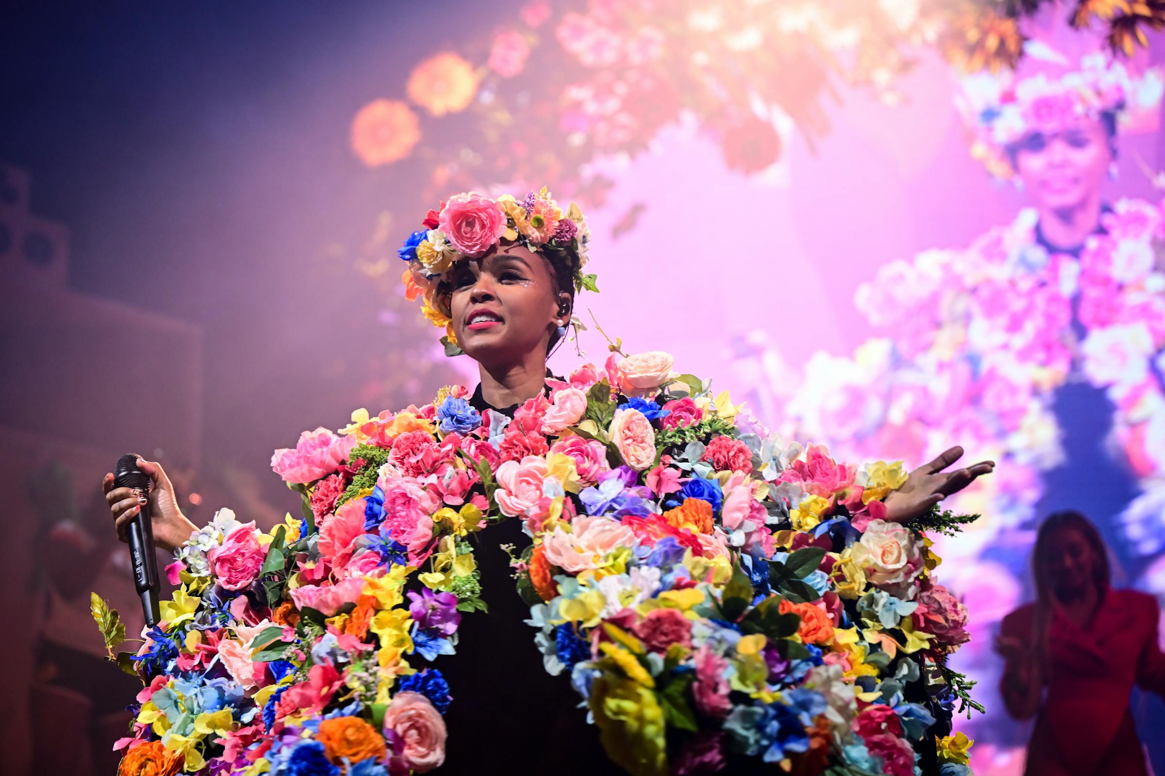 Review: Janelle Monáe salutes Prince and her pleasure principles at ...