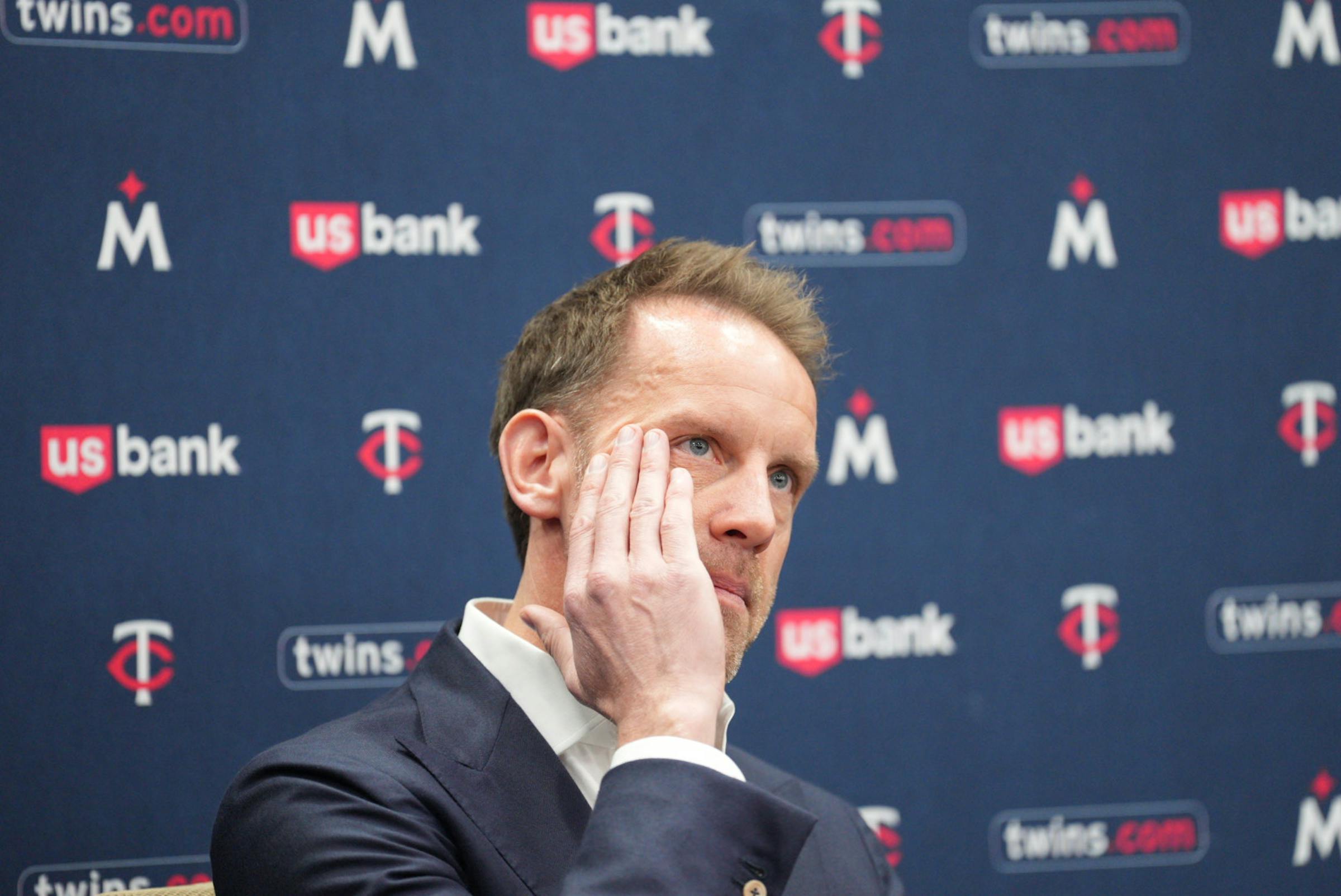 Twins replace Joe Pohlad with brother Tom, name minority owners