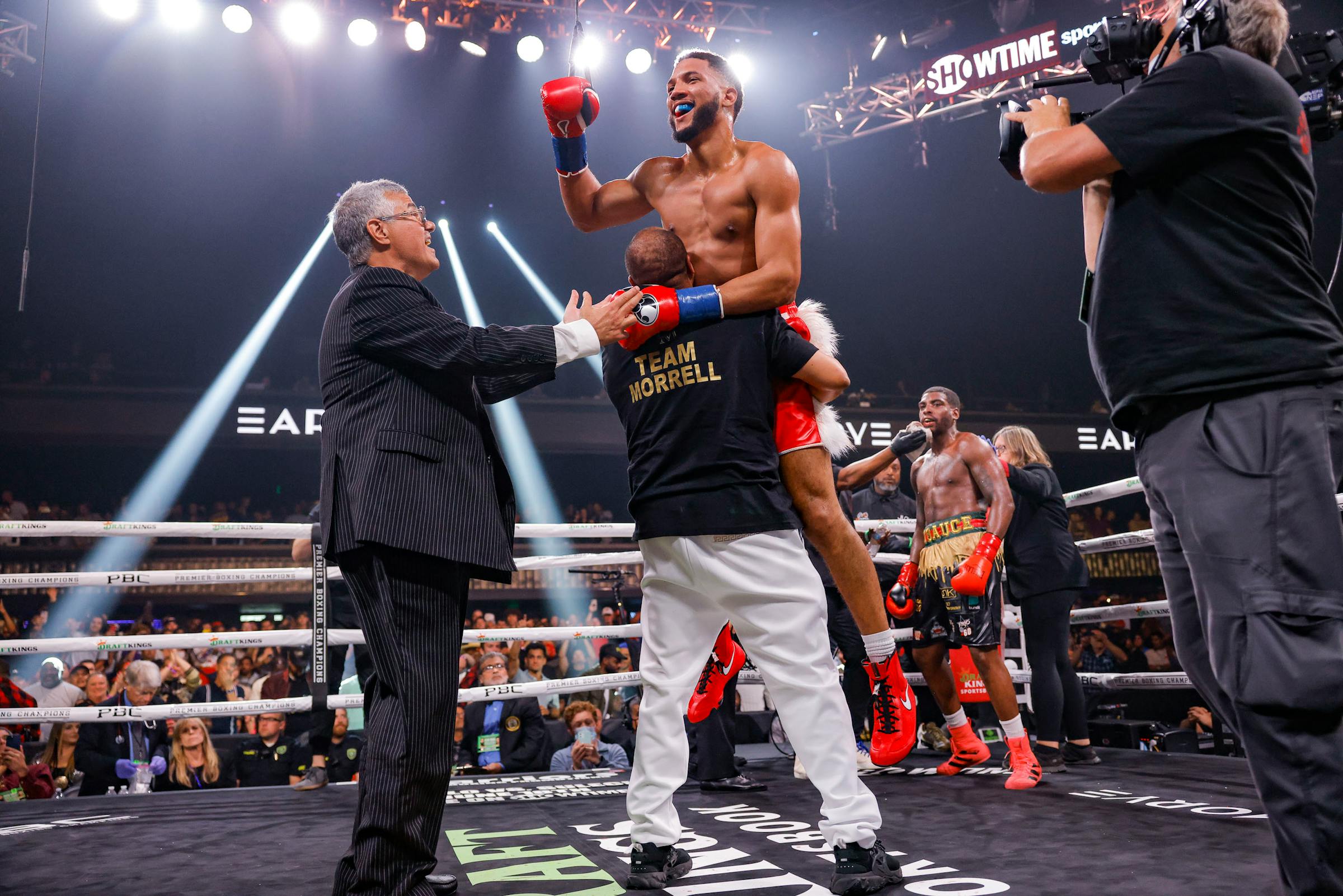 Boxing card at Armory will be finale for Showtime after four decades
