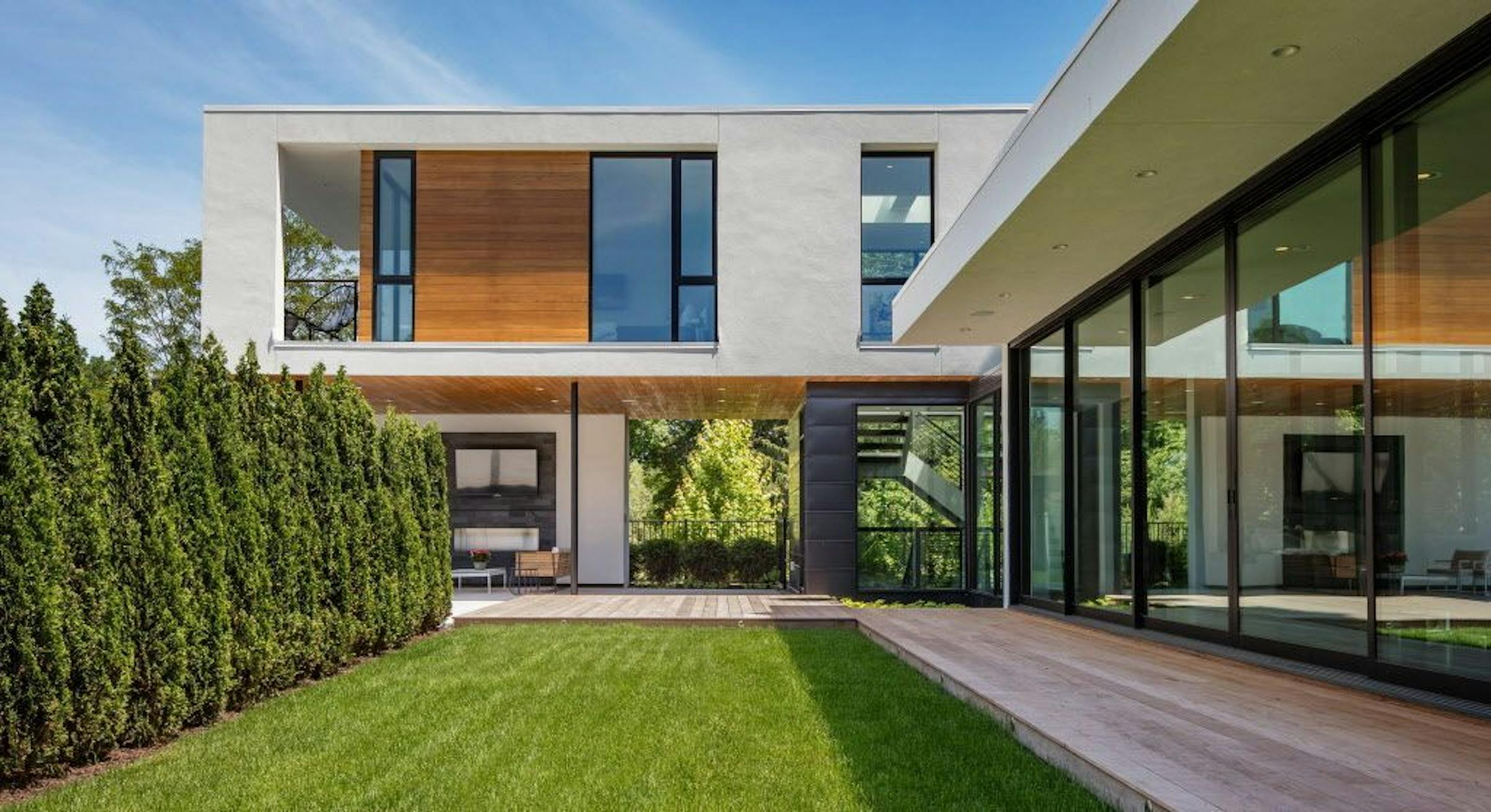 Ultra-modern glass home in Minneapolis offers inside-out living