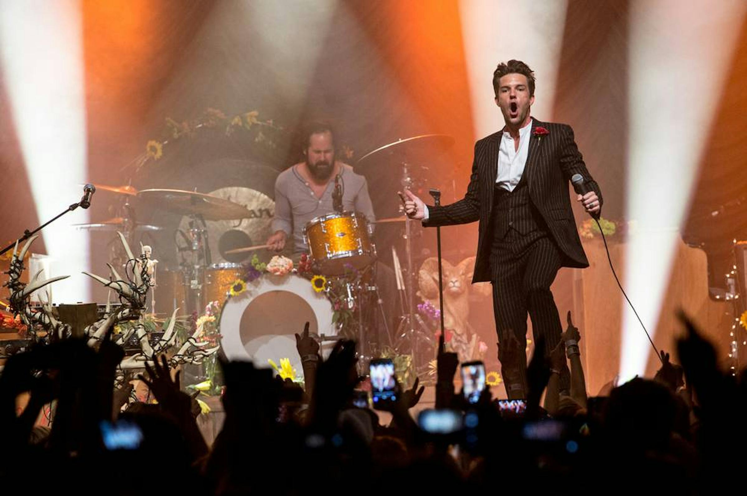 Review: The Killers emphasize bright side in jubilant St. Paul show