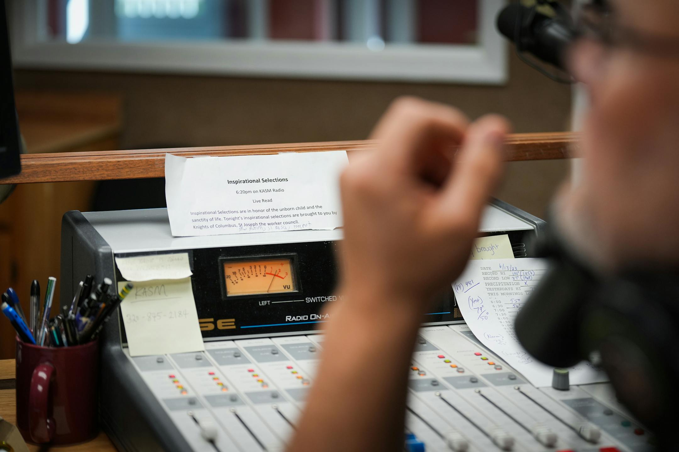 Car manufacturers threaten to drop AM radio, cut off rural Minnesota