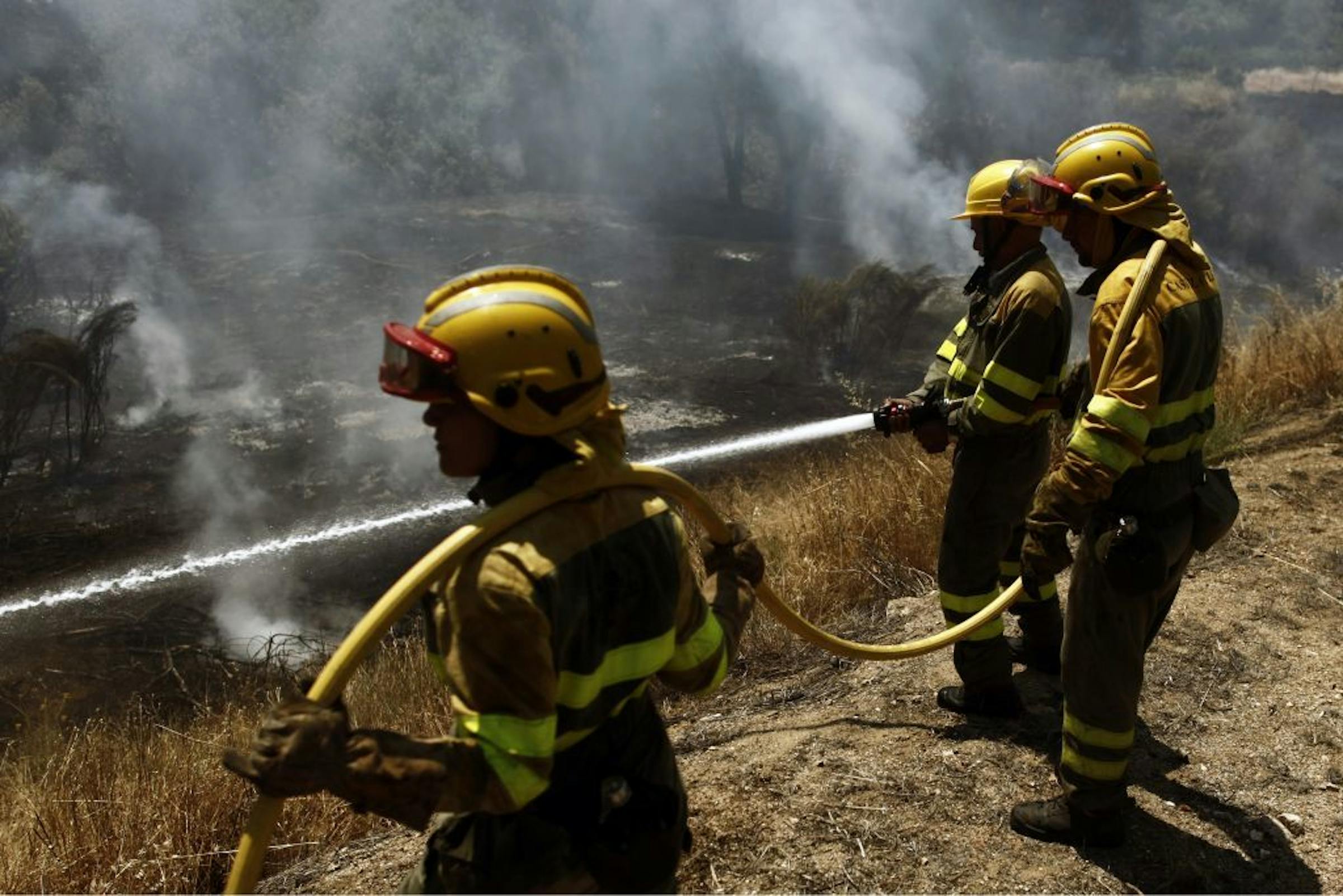 550 firefighters battle large wildfire west of Spain's capital, Madrid