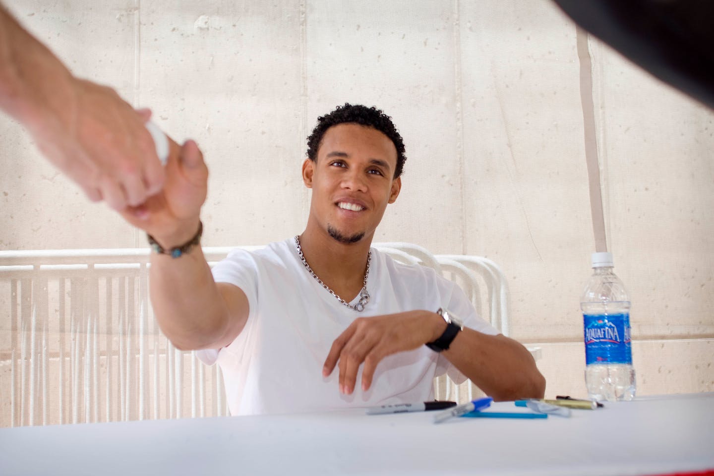 Patrick Reusse: Kids of all ages Go-Going for center fielder's autograph