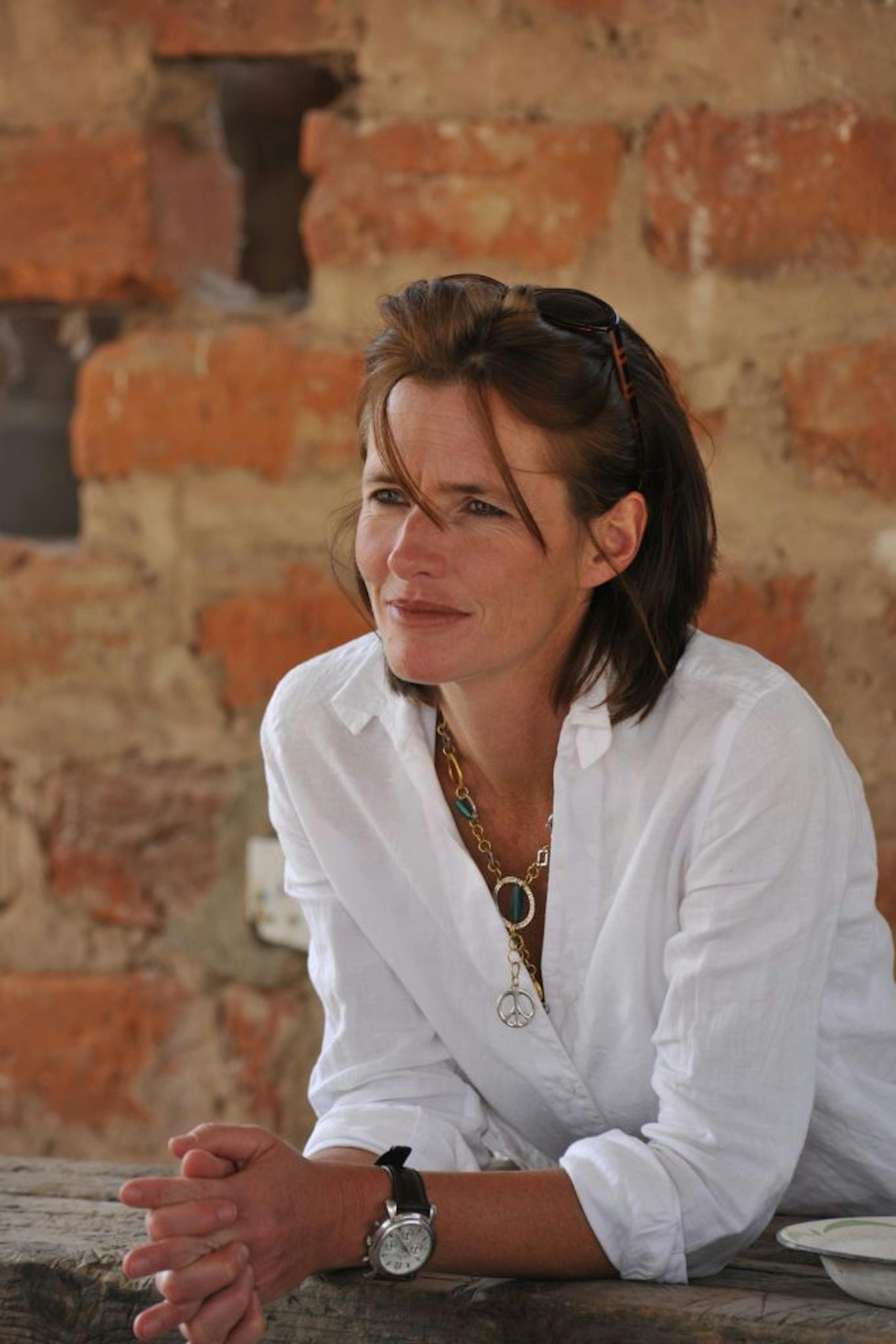 MEMOIR REVIEW: "Cocktail Hour Under the Tree of Forgetfulness"